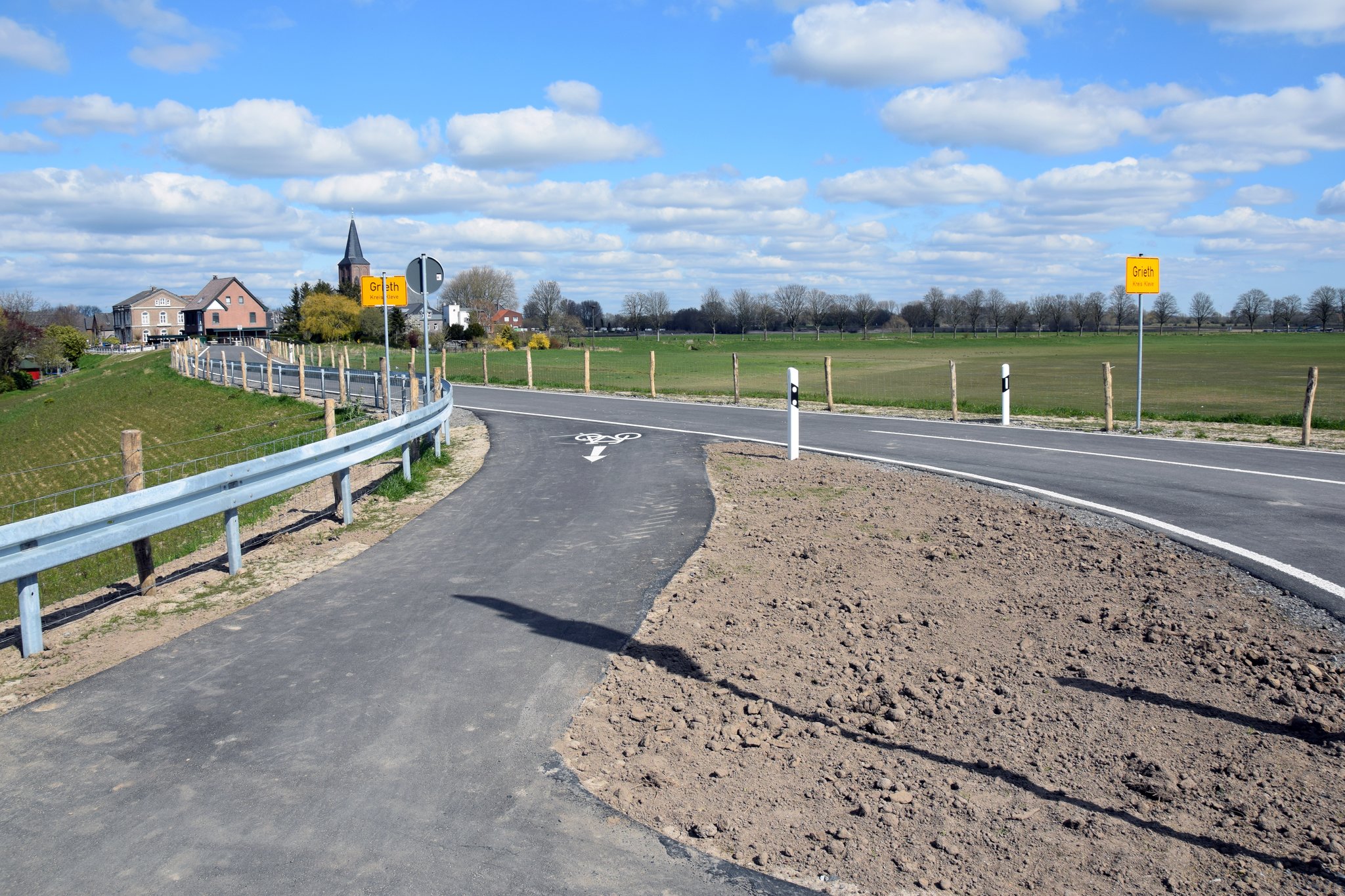 Deichkrone in Grieth am Rhein für den Verkehr freigegeben: "Ein ...
