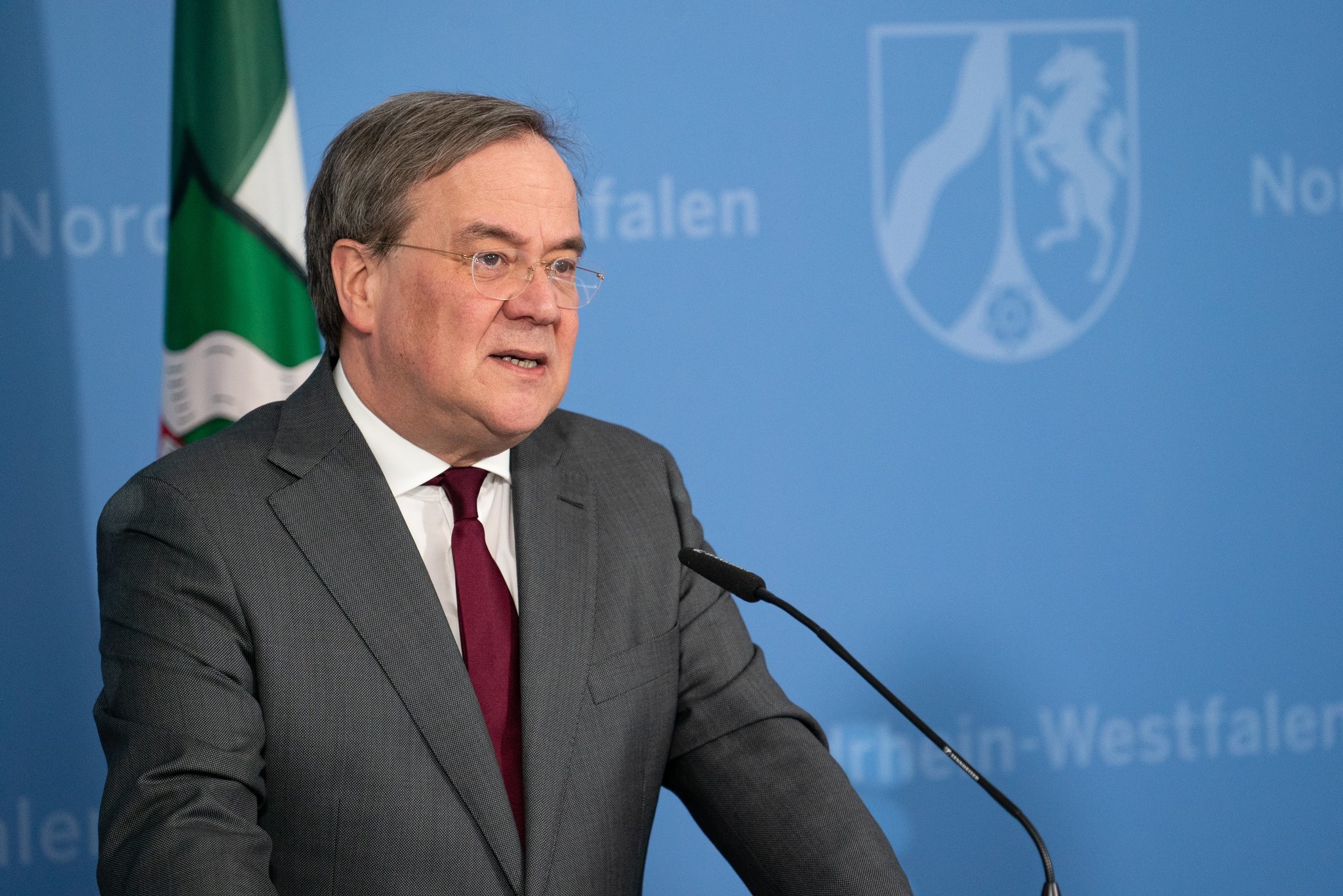 Politischer Streit während der Corona-Krise: Landräte kritisieren Armin ...