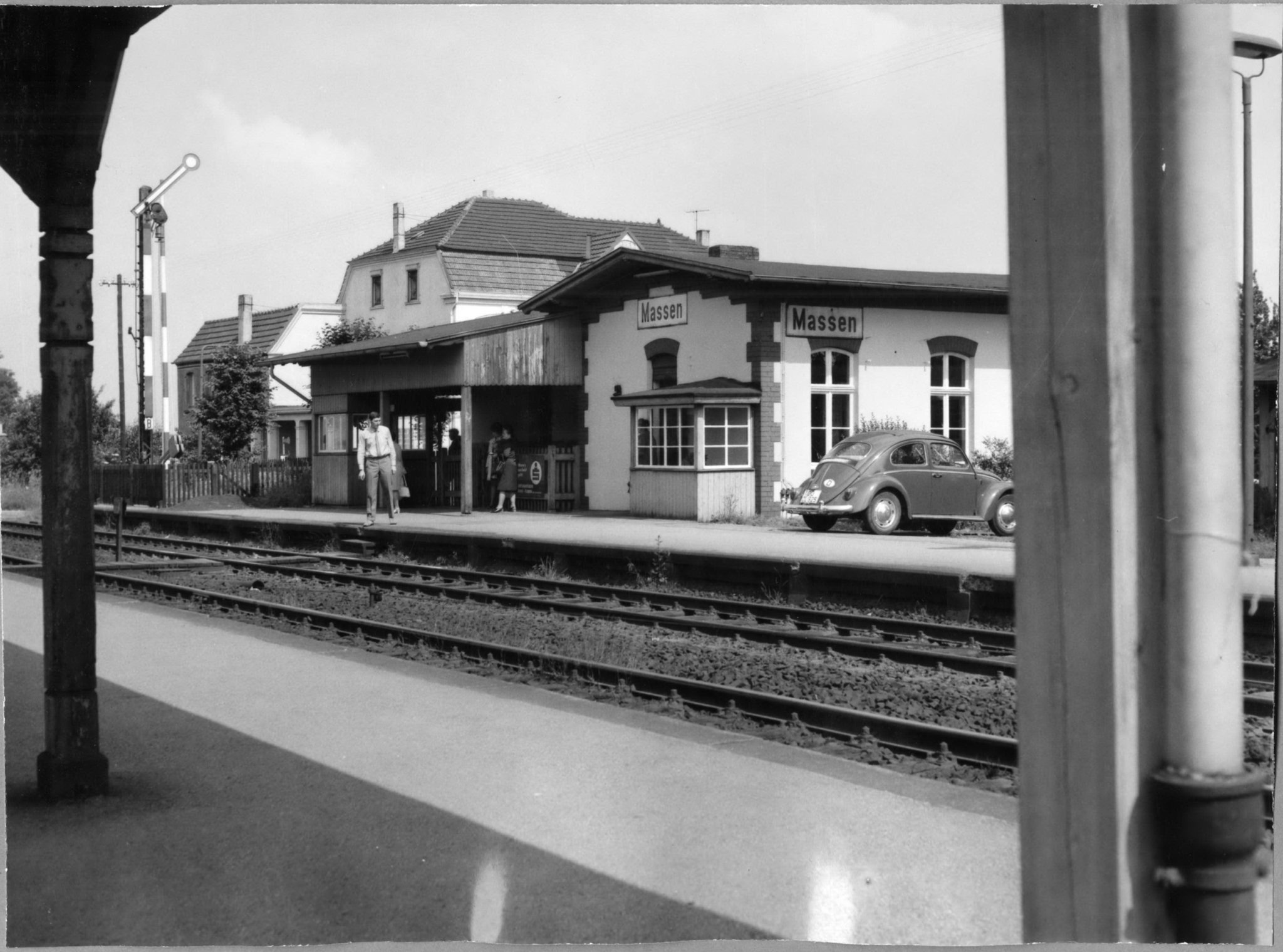 Massen als Buch mit Geschichten und historischen Bildern - Unna