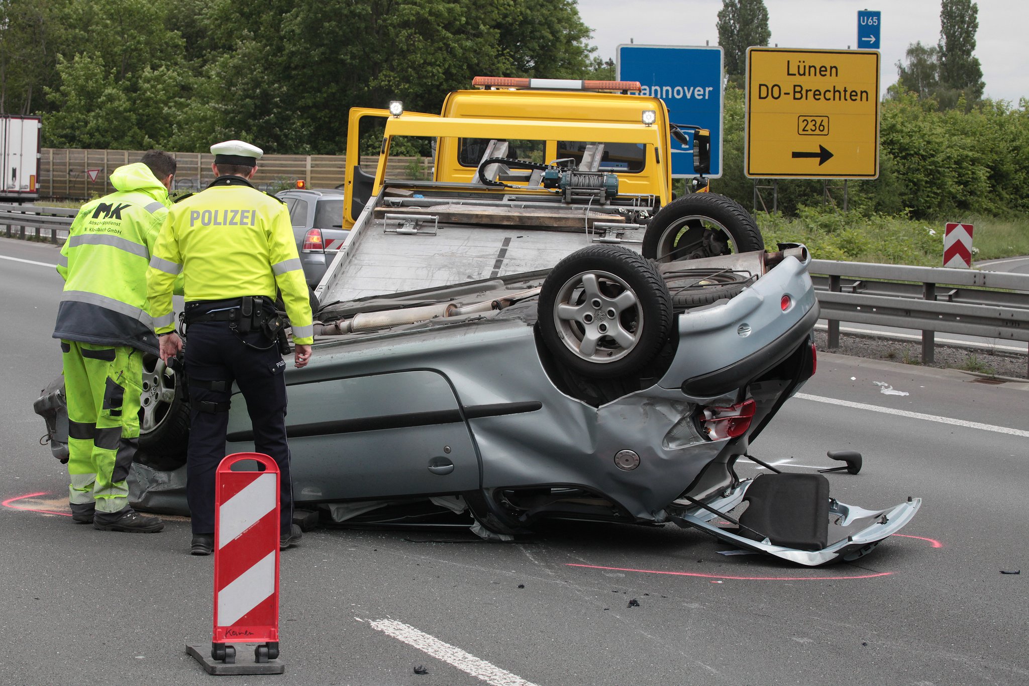 Autobahn-Unfall endet auf dem Dach - Lünen