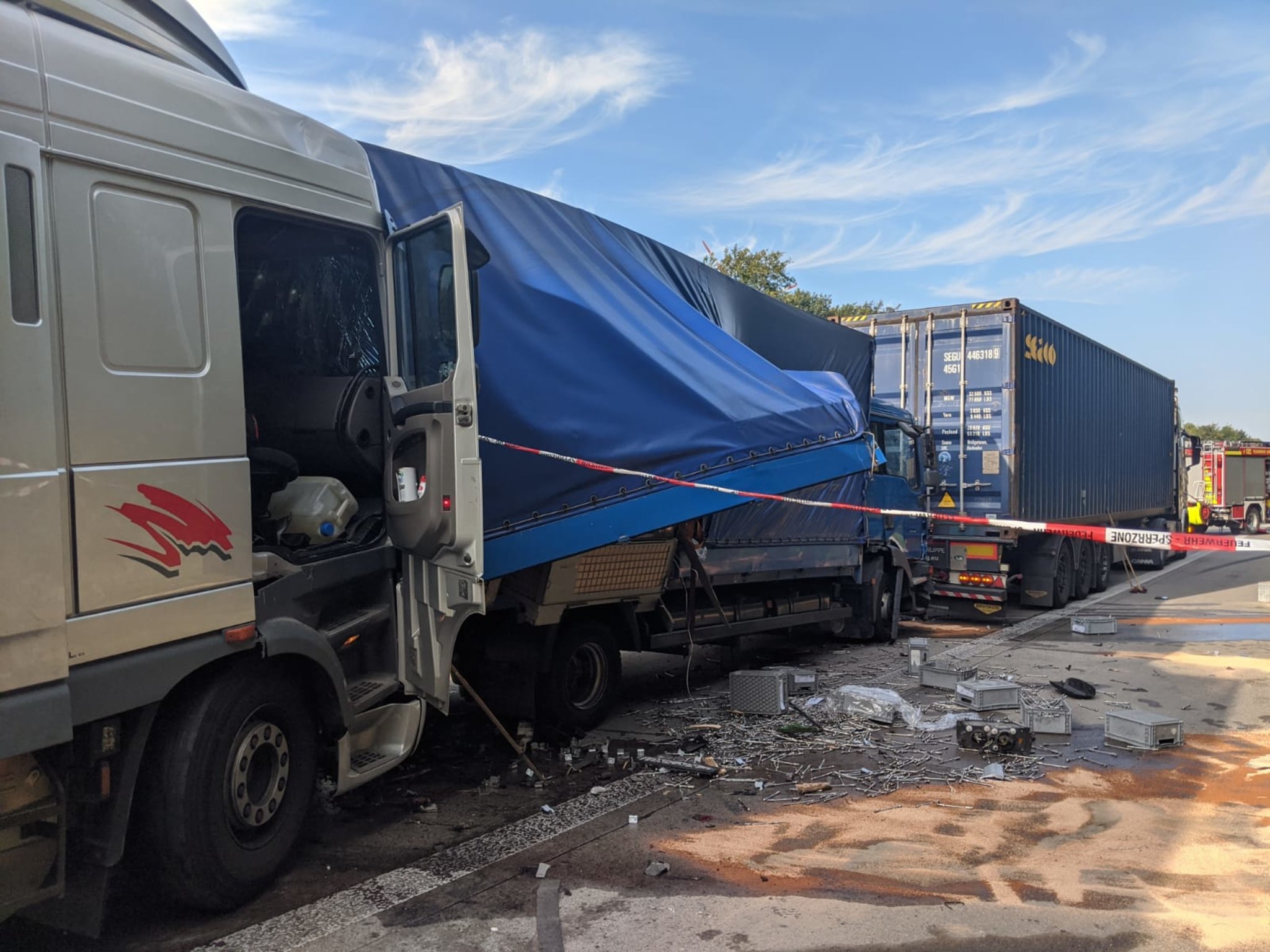 +++A44+++: Sperrung zwischen Kreuz Werl und Unna-Ost: Schwerer Verkehrsunfall mit LKW - Kamen