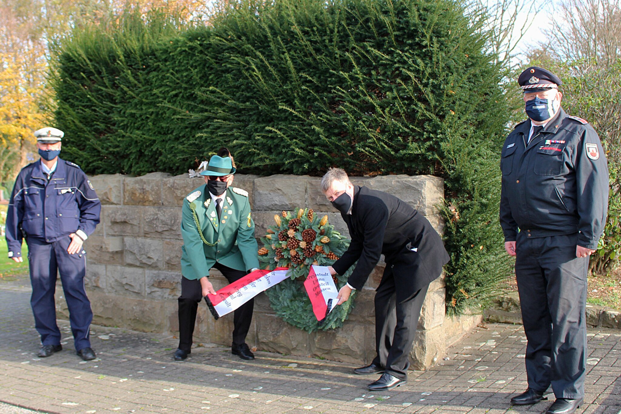 Ein etwas anderer Volkstrauertag 2020: Gedenken und Kranzniederlegung auf dem Friedhof ...