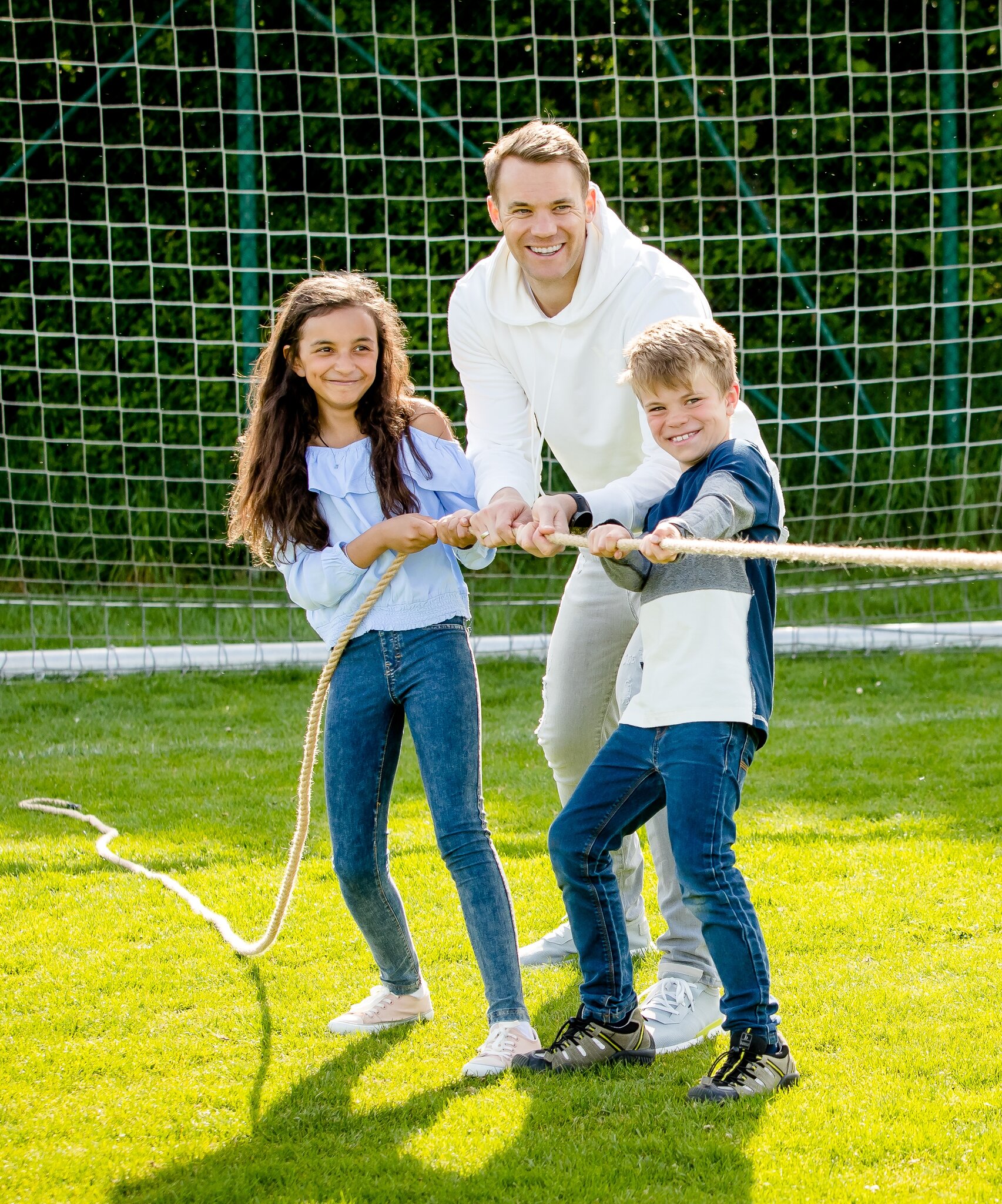 Auch die Kanzlerin gratuliert: Zehn Jahre Manuel-Neuer-Kids-Foundation ...