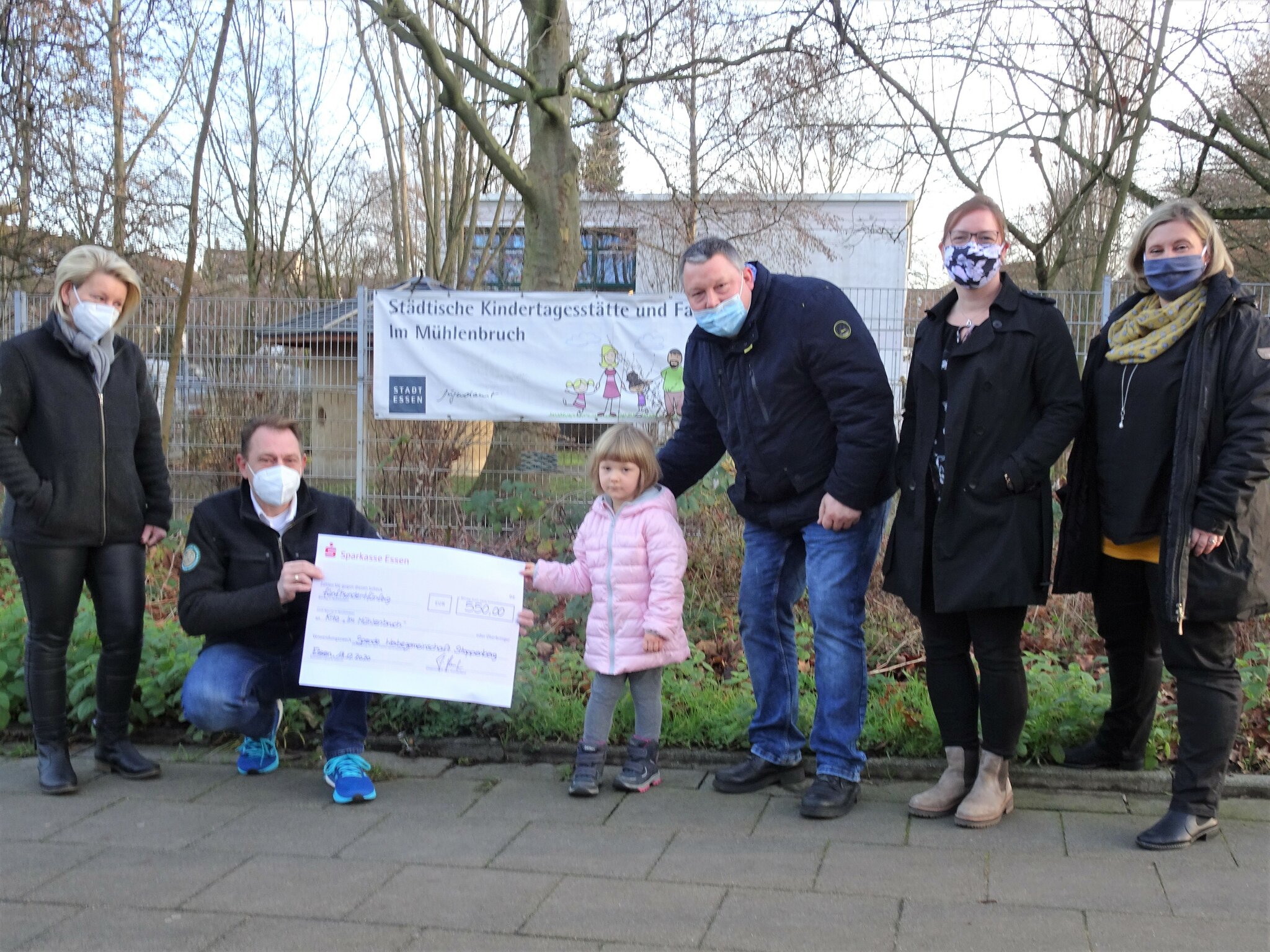 Schöne Bescherung: Werbegemeinschaft Stoppenberg überreicht 550-Euro ...