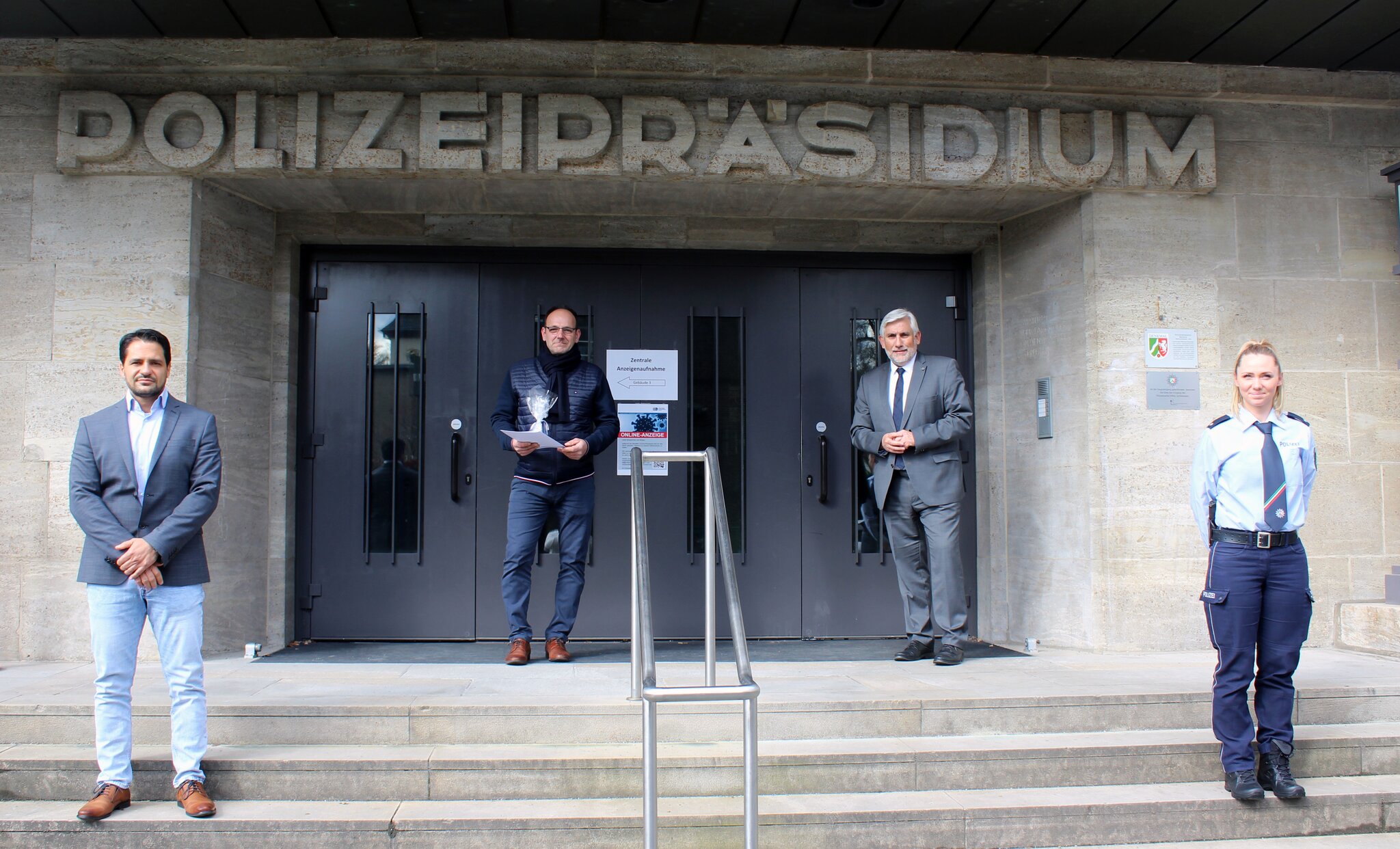 Polizei Bochum: "Sie sind ein Vorbild für uns alle" Polizeipräsident ...