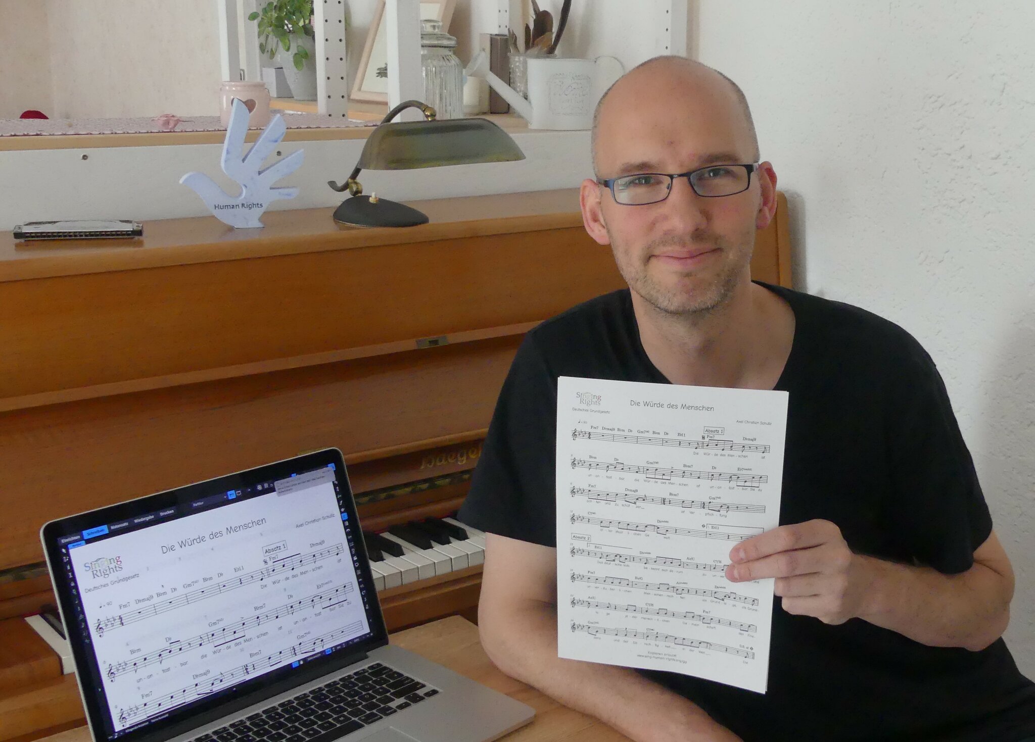 Der Duisburger Axel Christian Schullz hat einen „Grundgesetz-Popsong ...