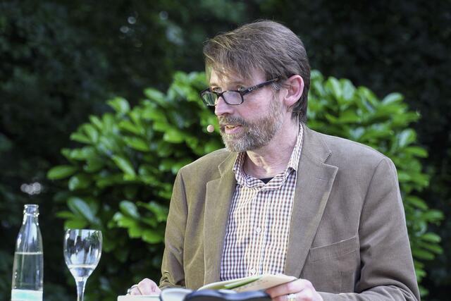 „Dorfroman“ von Christoph Peters: Die wilden 70-er und 80-er Jahre am ...