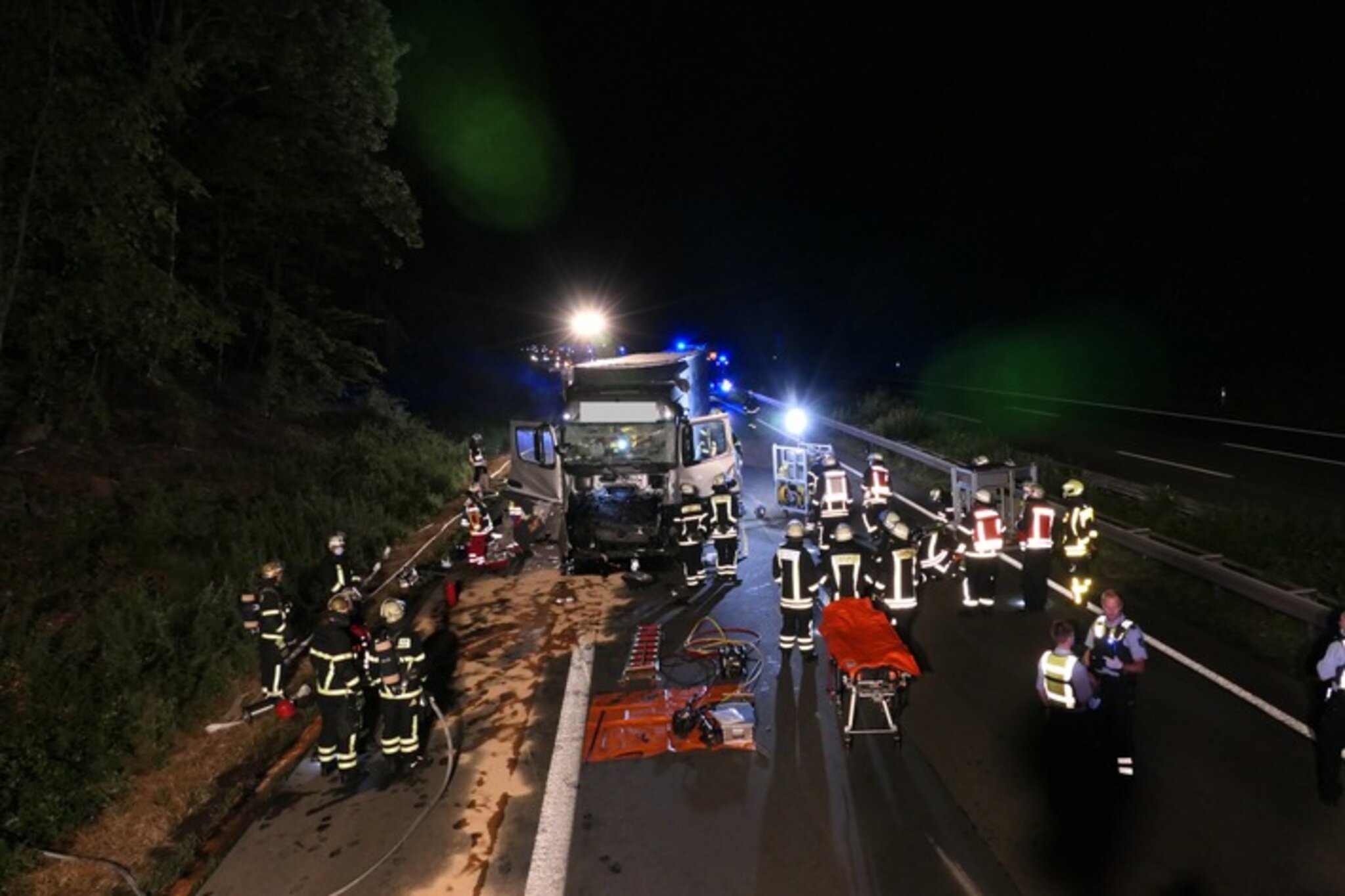 Lkw-Fahrer bei Unfall auf der A 45 lebensgefährlich verletzt - Marl