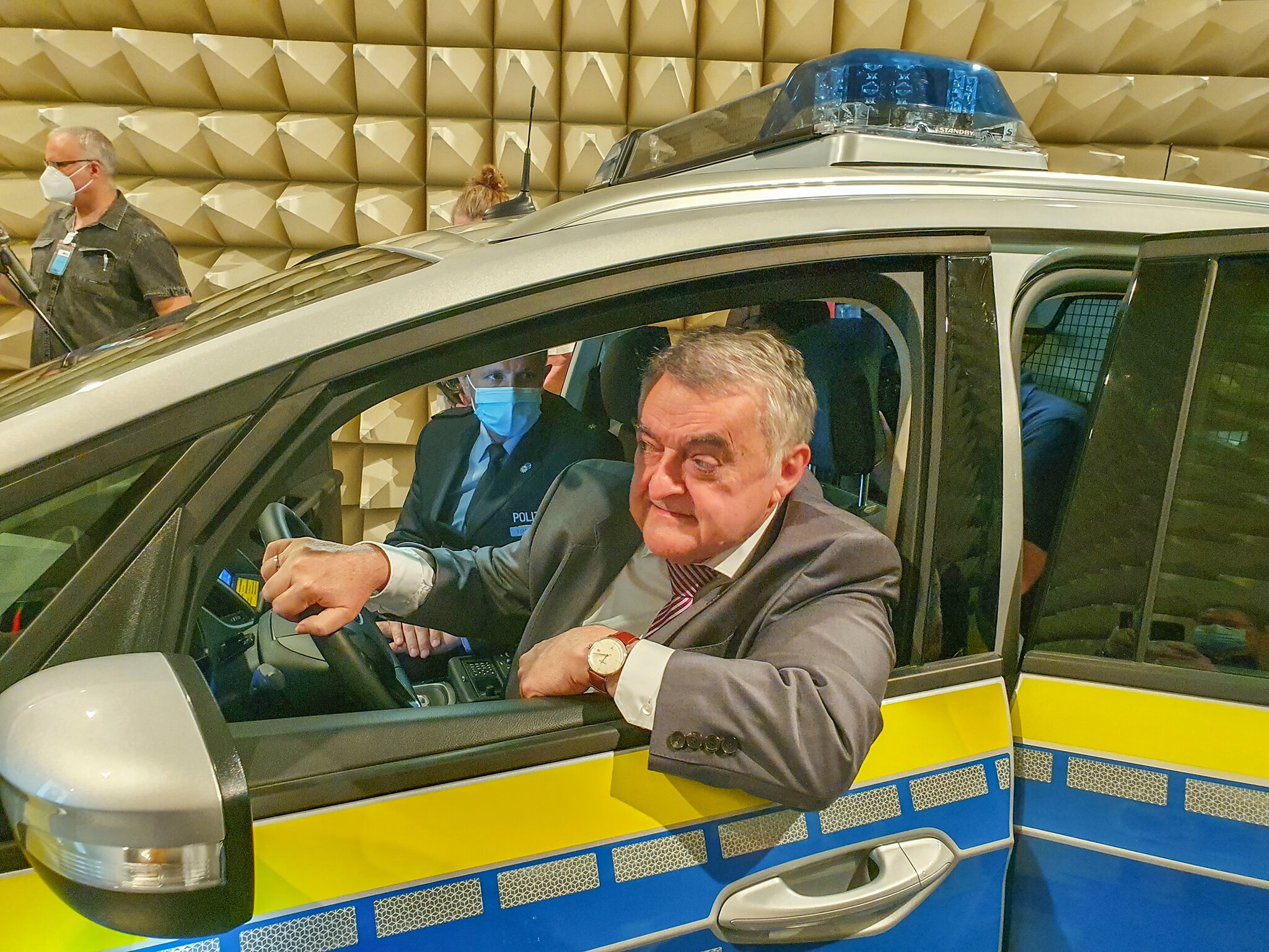 Polizei in NRW erforscht automatisiertes und vernetztes Fahren: Die ...