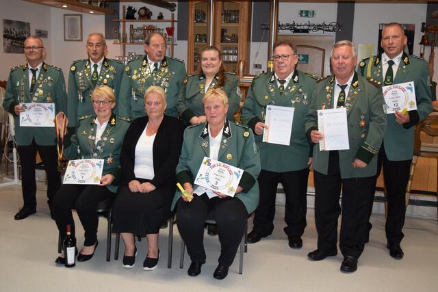 Wahlen und Ehrungen bei den Kirchlinder Bürgerschützen: BSV startet neu ...