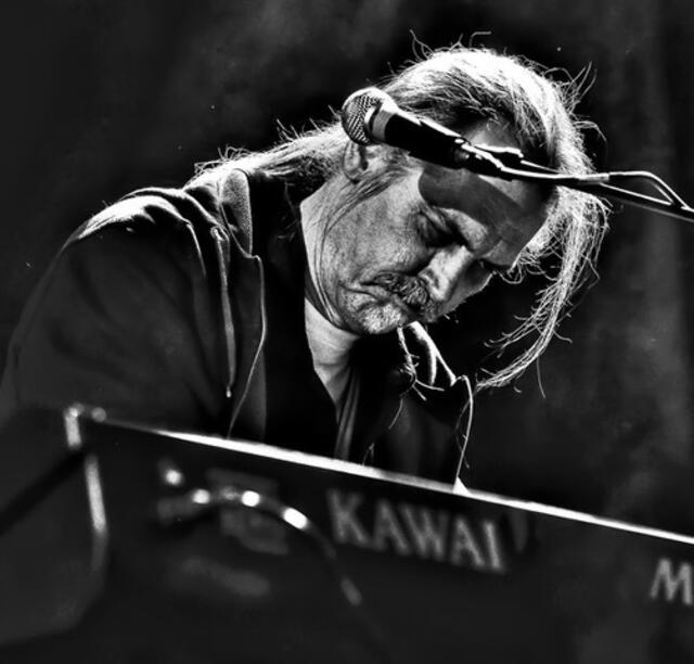 Folk Pop Rock Klassiker im Alten Lehrerhaus: Konzert mit Michael Fiene ...