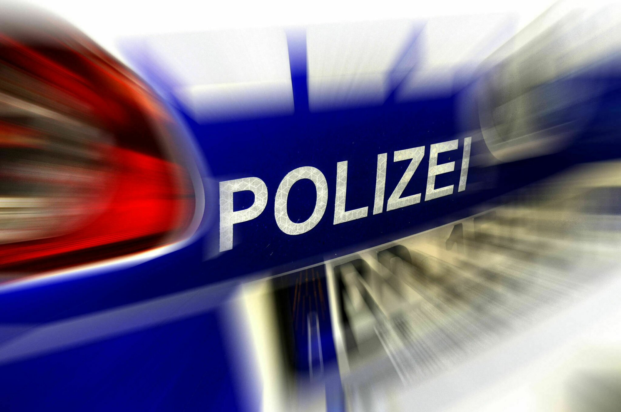 Polizei sucht Zeugen: Mehrere Autos in Moers zerkratzt - Moers