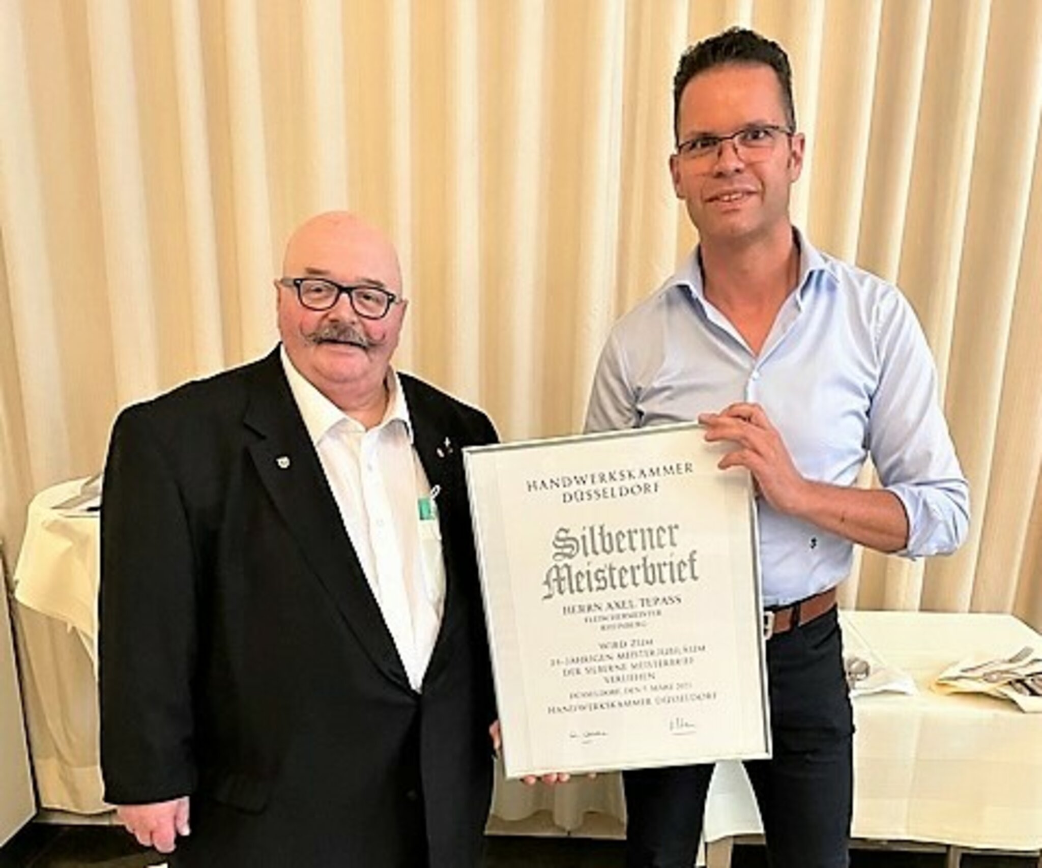 Silberner Meisterbrief: Auszeichnung für Fleischermeister Axel Tepaß ...