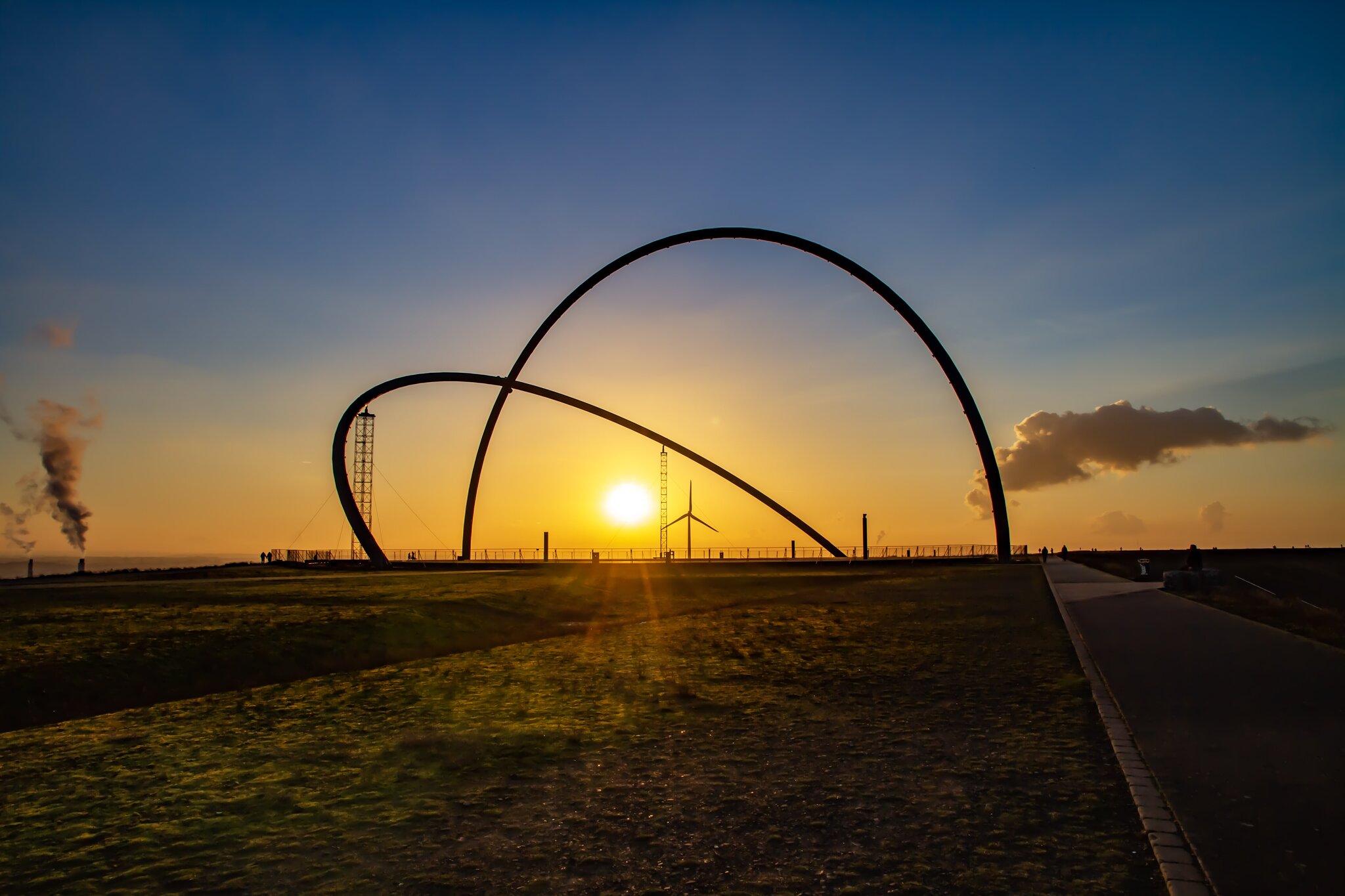 Sonnenuntergang von der Halde Hoheward beobachtet: Sonnenuntergang - Gelsenkirchen