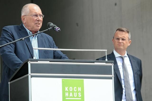 Anfang 2023 soll es in den Pfannen brutzeln: Richtfest für Zentrale ...