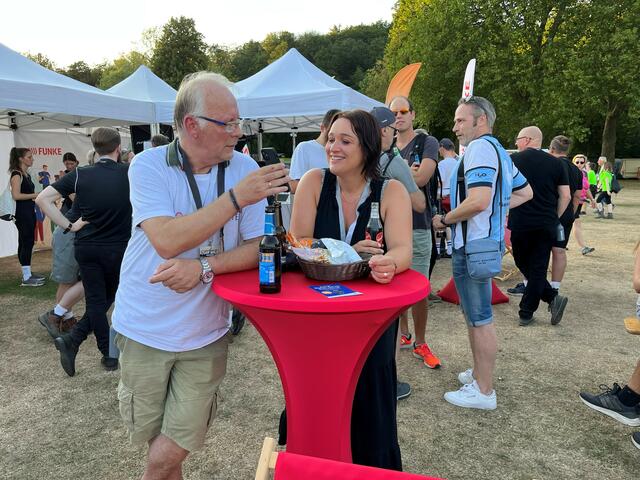 Essen: Team Walk 2022 am Baldeneysee: Das "funky" Funke-Team im Einsatz ...