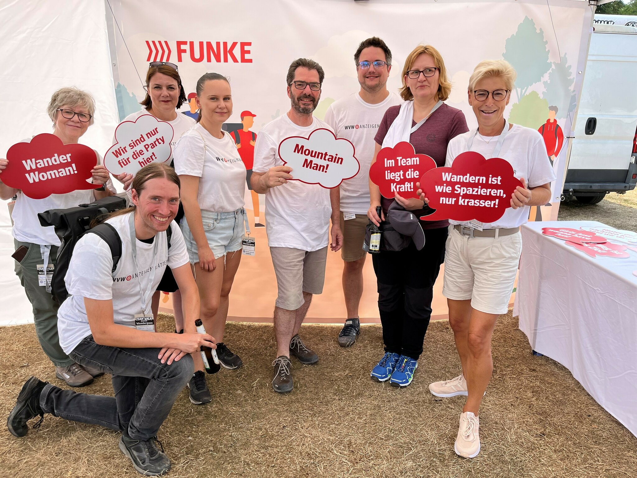 Essen: Team Walk 2022 am Baldeneysee: Das "funky" Funke-Team im Einsatz ...