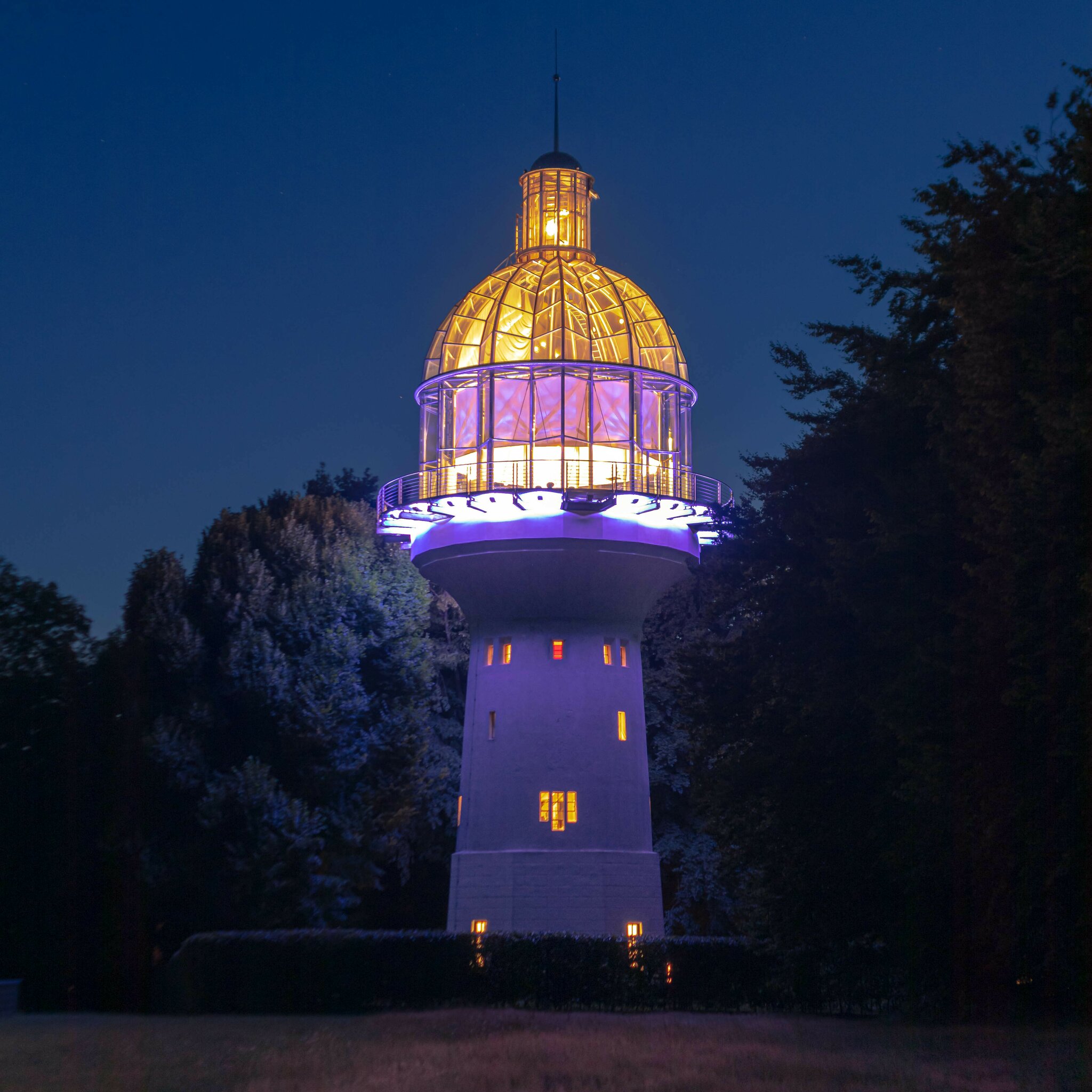 Blaue Stunde: Lichtturm Solingen - Mülheim an der Ruhr