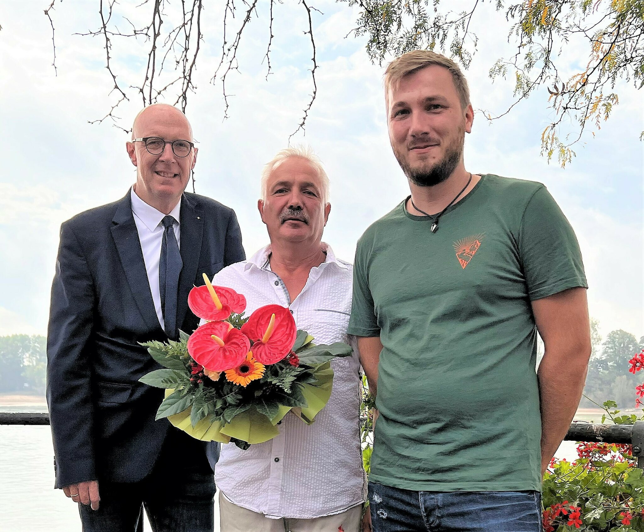 Thomas Jander feiert Dienstjubiläum: Hausmeister der Grundschule Mehr ...