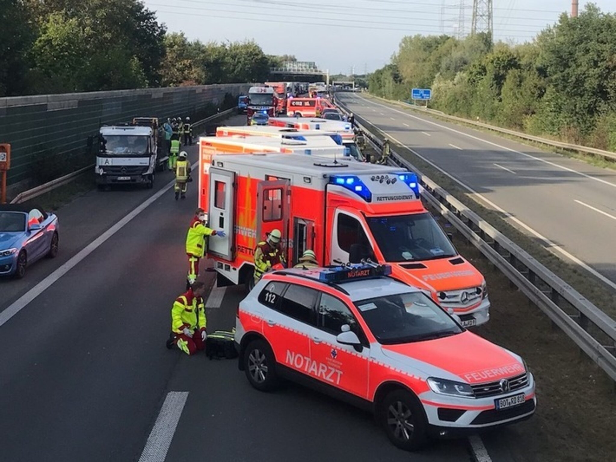 11 Menschen wurden verletzt: Verkehrsunfall mit 11 Verletzten auf der A31 - Rettungshubschrauber ...