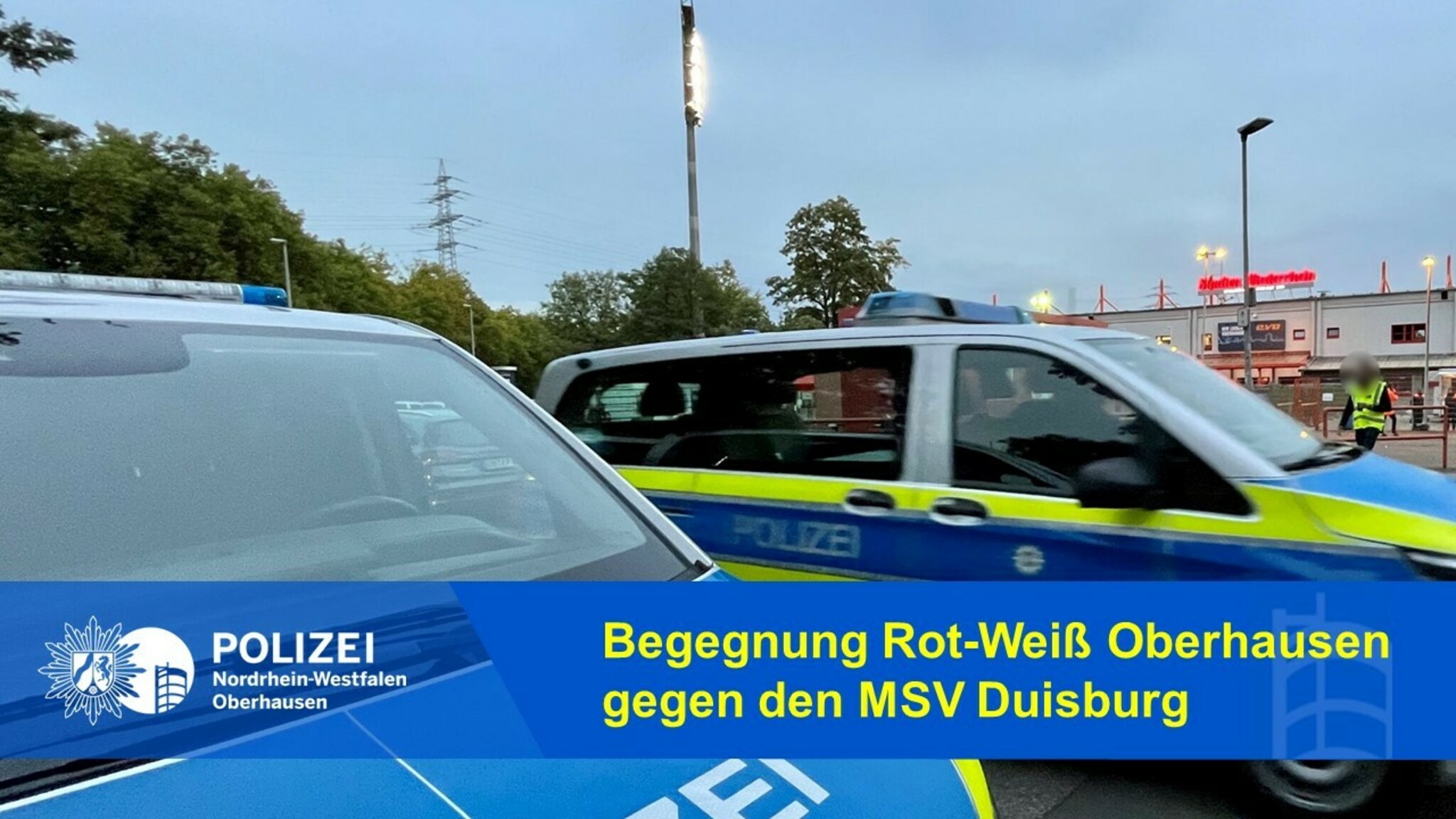 Begegnung Rot-Weiß Oberhausen gegen den MSV Duisburg - Oberhausen