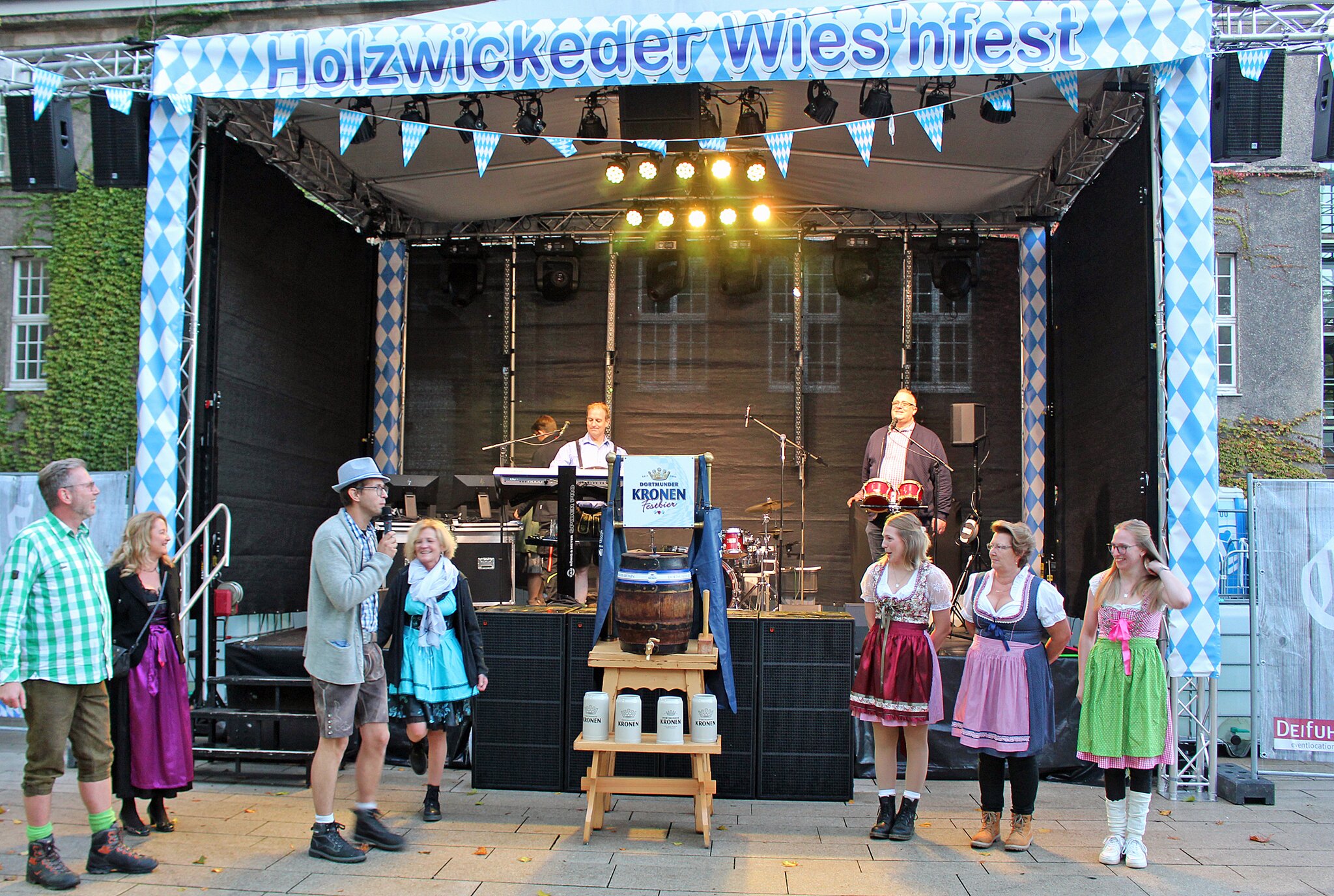 Eine Nachlese zum zweiten: Wies‘nfest auf dem Holzwickeder Marktplatz ...