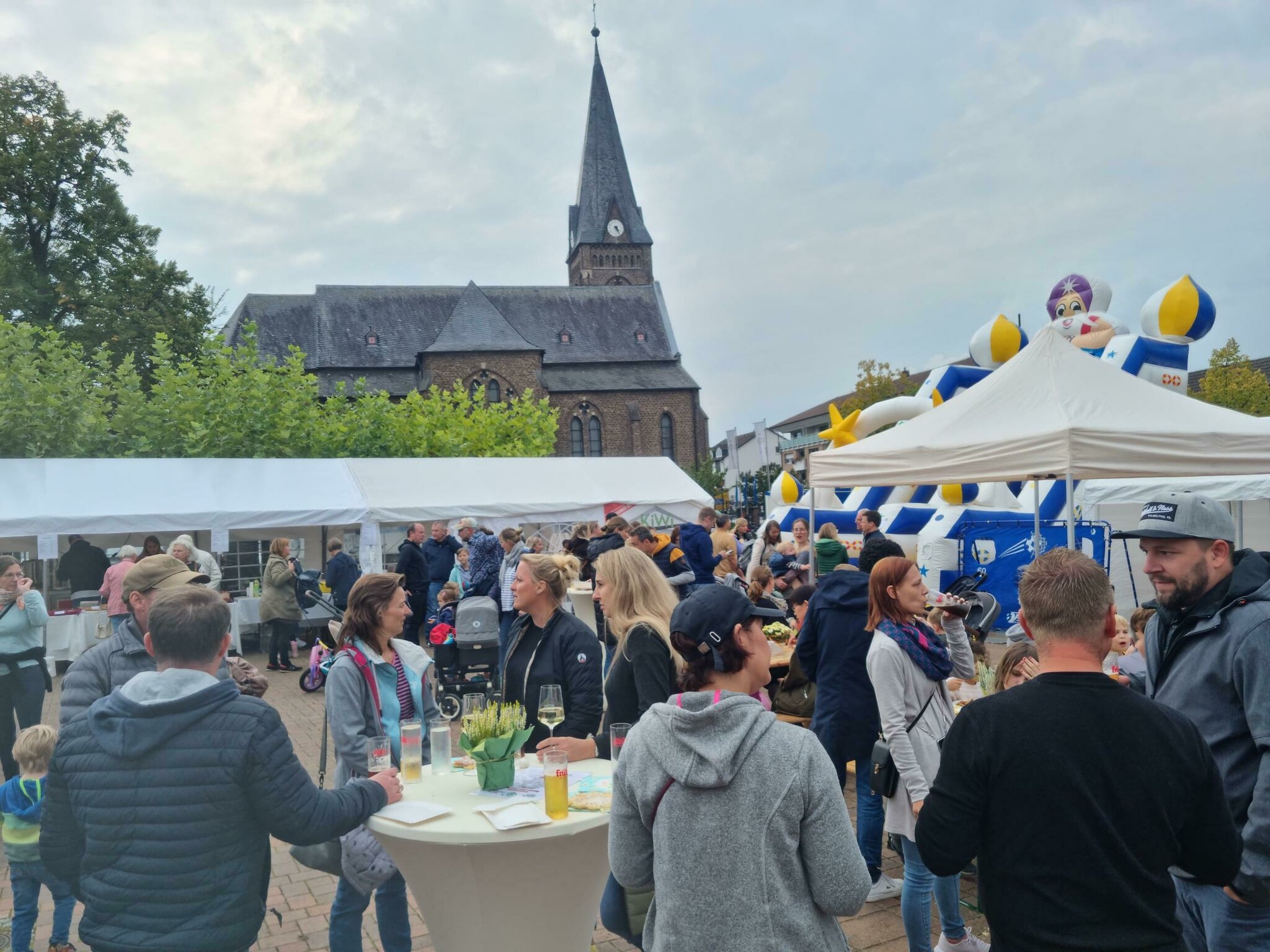 Feierwochenende: Reusrath und der FUF 1913 haben das 4. Dorffest ...