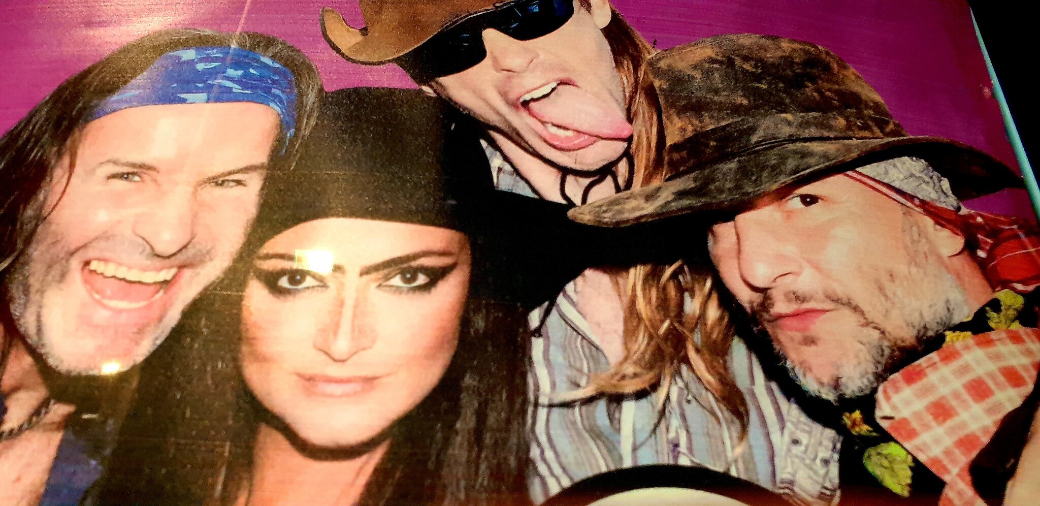 Kult : Hier kommen die 90er: Live: Rednex in Aktion - hier kommt Farbe ...