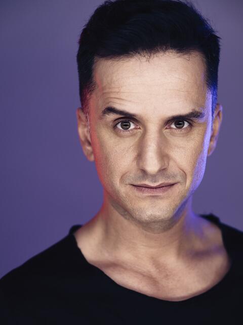 Interview: Comedian Özcan Cosar in Hemer: Was macht ein Schwabe im ...