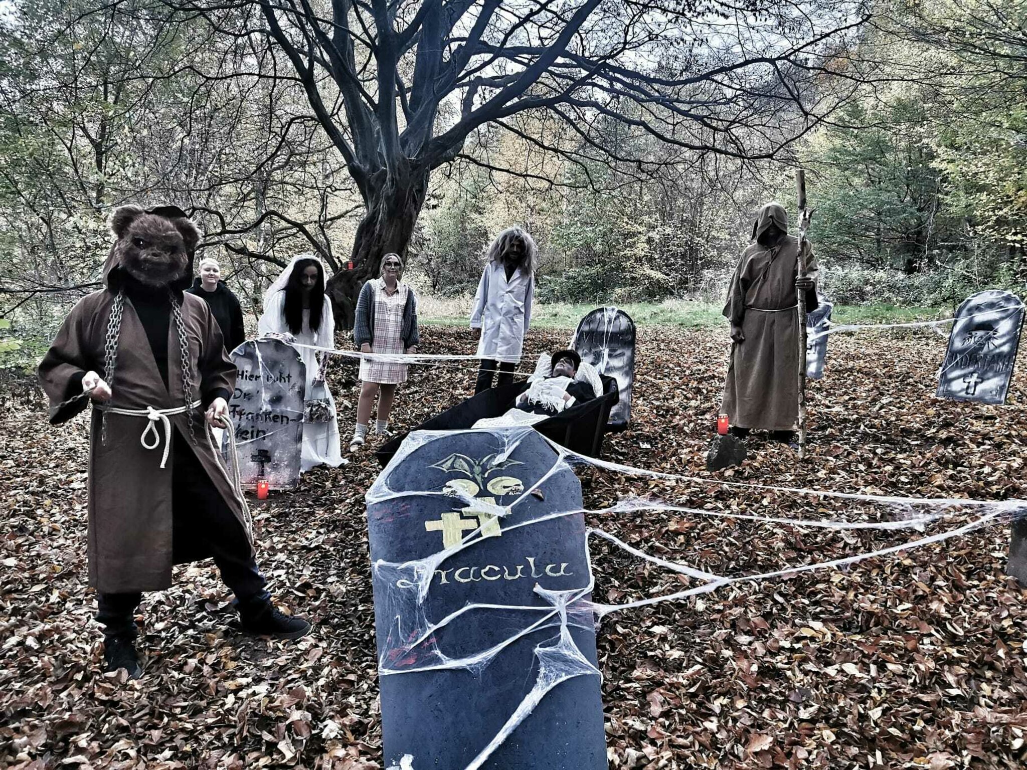 Halloweenwanderung mit schaurigen Verkleidungen: Gruselspaß am ...