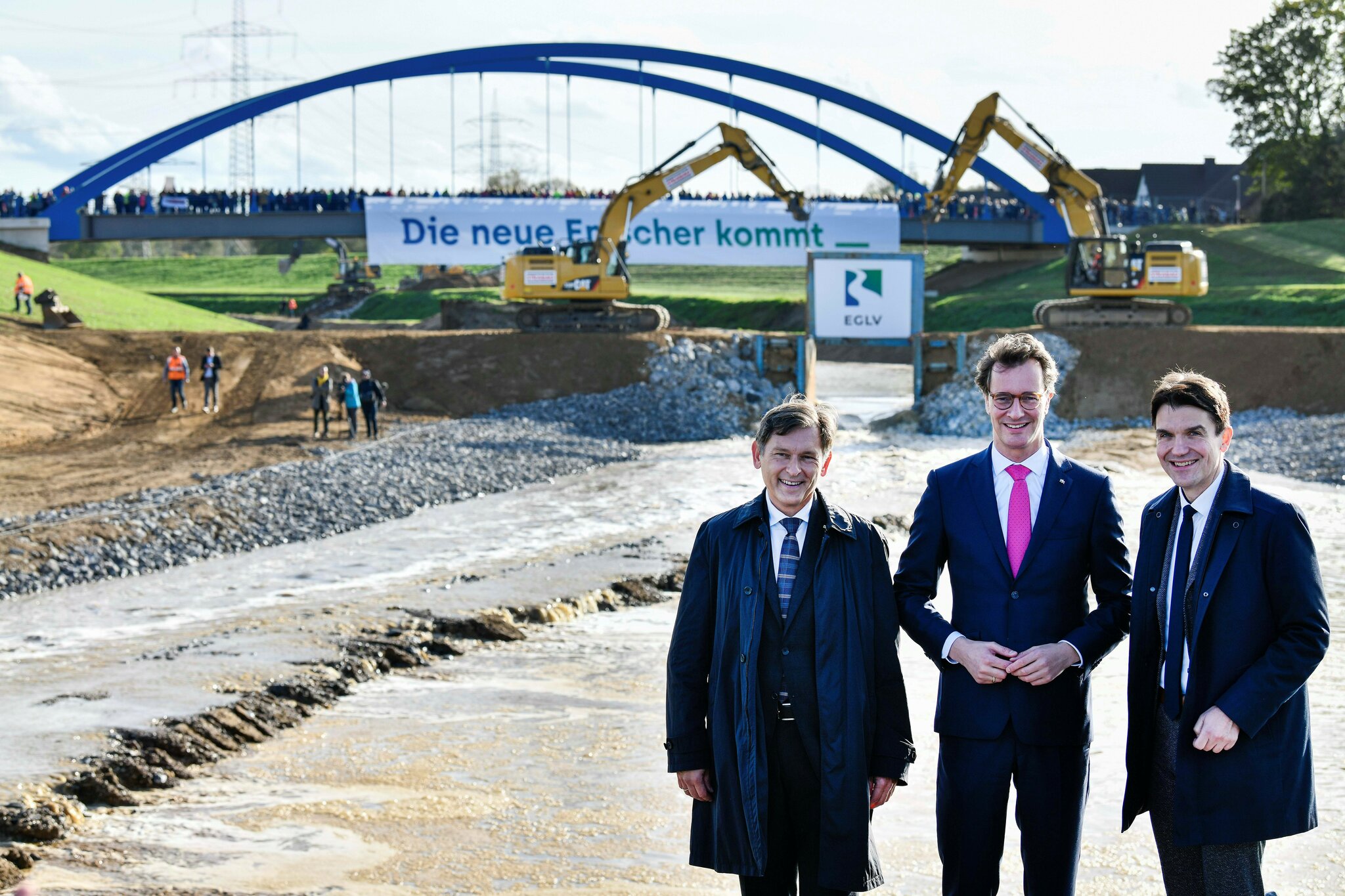 Neue Emscher-Mündung: Neue Emscher-Mündung: Blaugrünes Portal zum ...