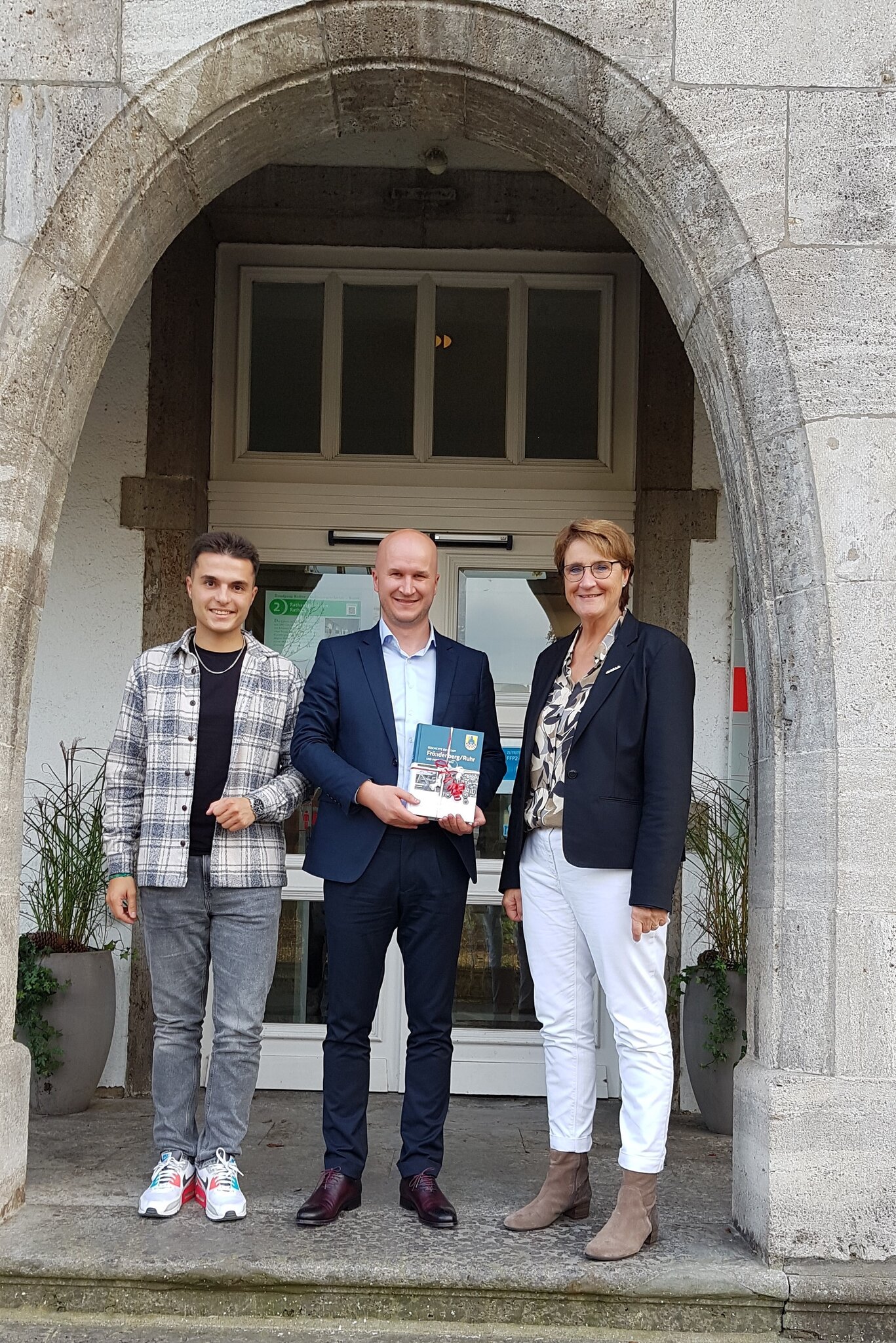 Sabina Müller begrüßt Qemajl Aliu: Bürgermeister aus Shtime zu Besuch ...