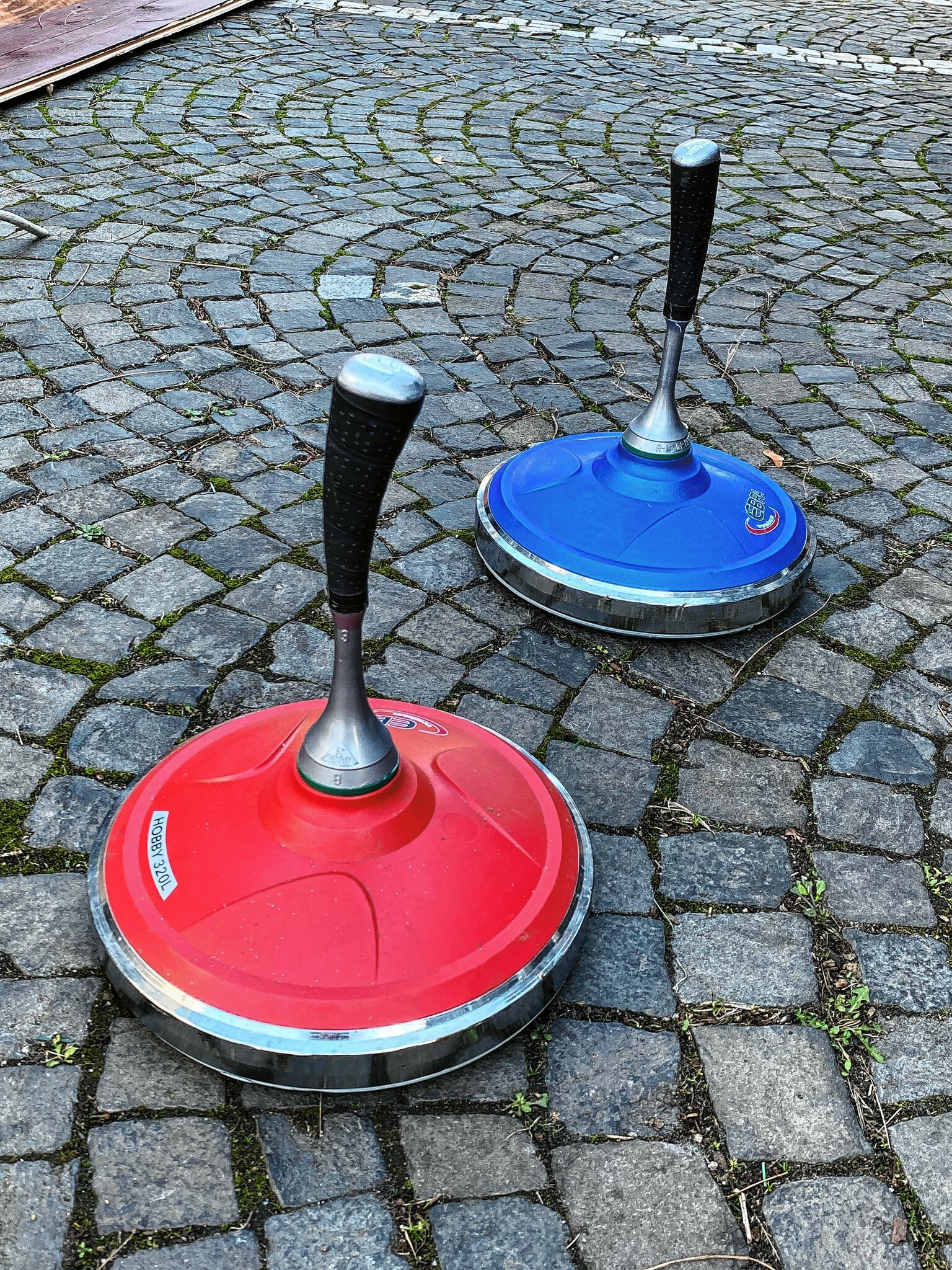 Eisstockschießen auf dem Bottroper Weihnachtsmarkt: Jeder Schuss kann ...