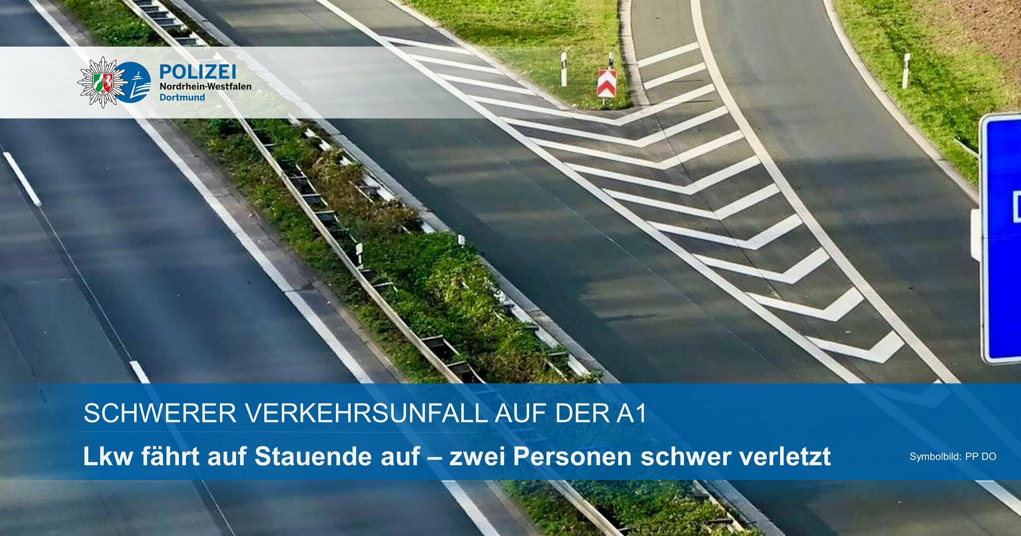 Lkw-Fahrer fährt auf Stauende und schiebt Seat unter einen weiteren Lkw ...