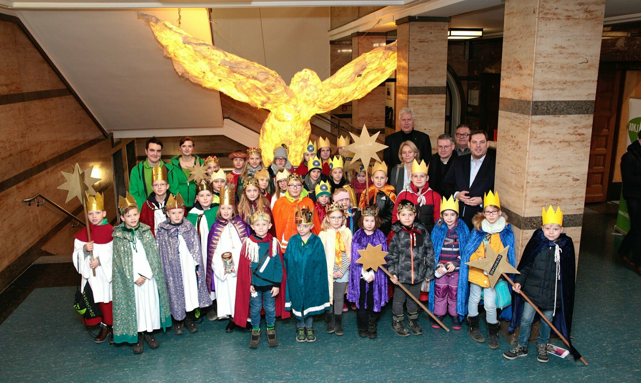 Sternsinger unterwegs: Caspar, Melchior und Balthasar bringen den Segen - Oberhausen