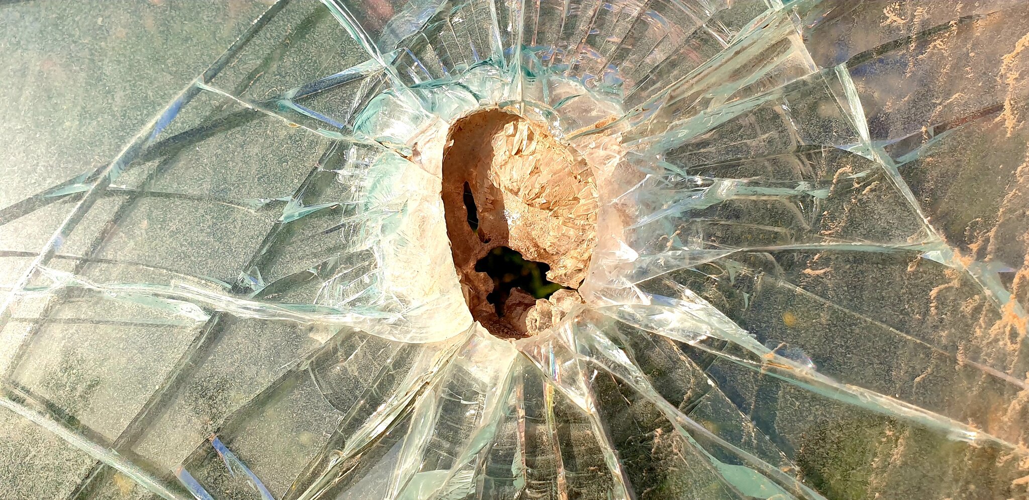 Ein Scherbenhaufen über den niemand spricht: Entsetzlich : Corona gab ...