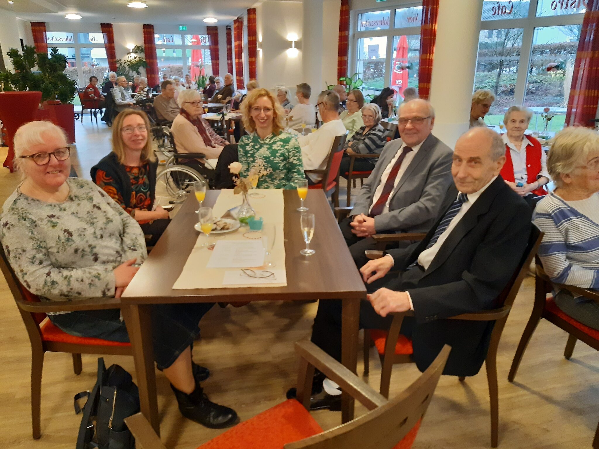 Bürgermeister übergibt Spende: Neujahrsempfang im CMS Pflegewohnstift ...