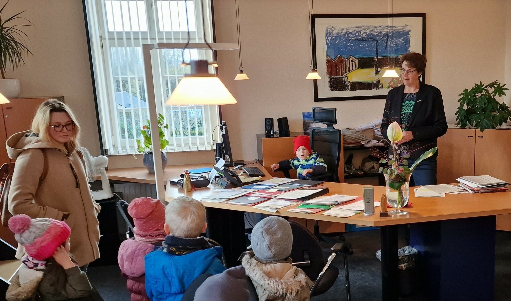 Vorschulkinder zu Besuch im Rathaus: Testsitzen auf Sabina Müllers ...