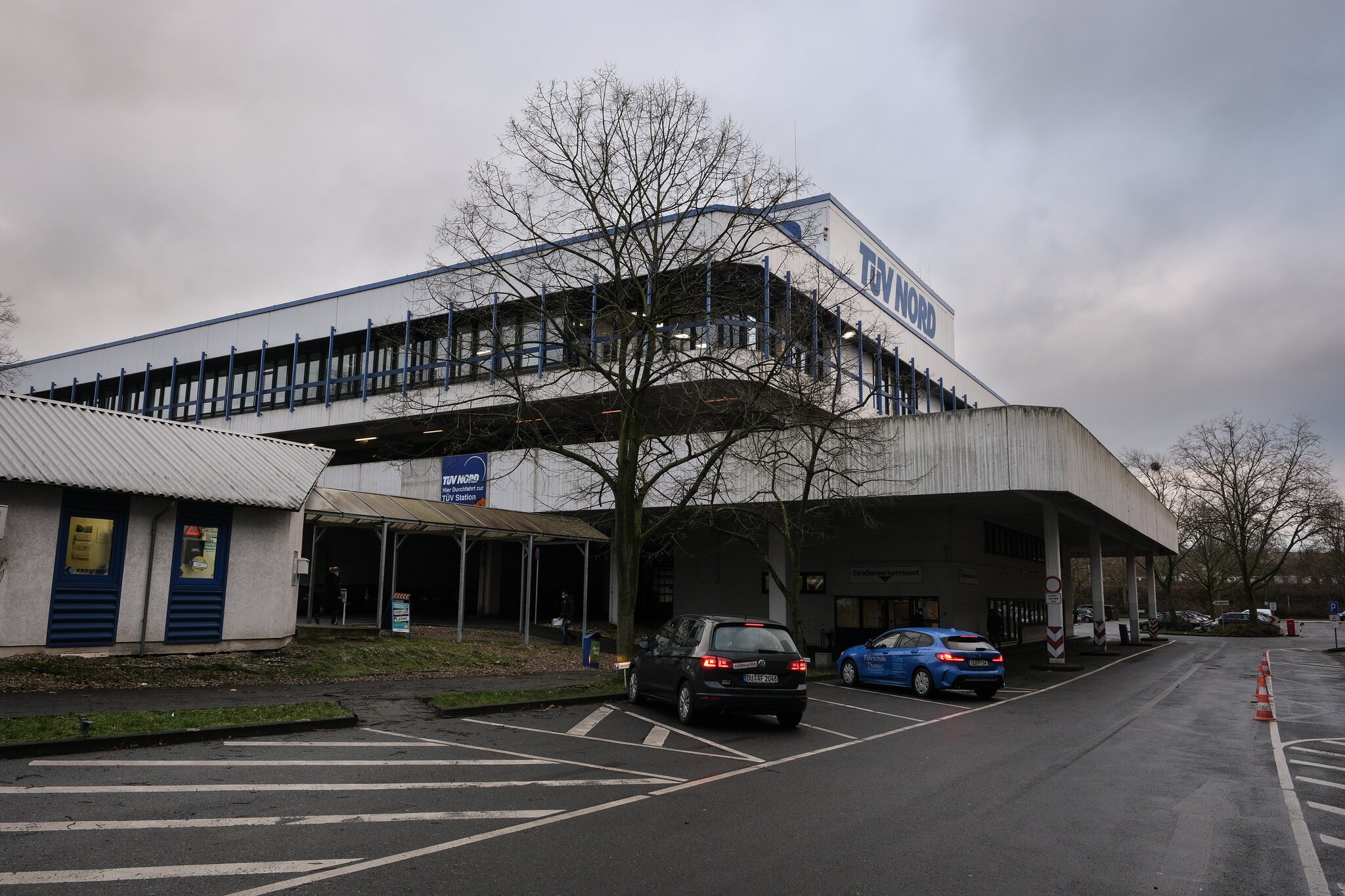 Kurzfristige Warnstreiks: Zulassungsbehörde des Straßenverkehrsamtes ...