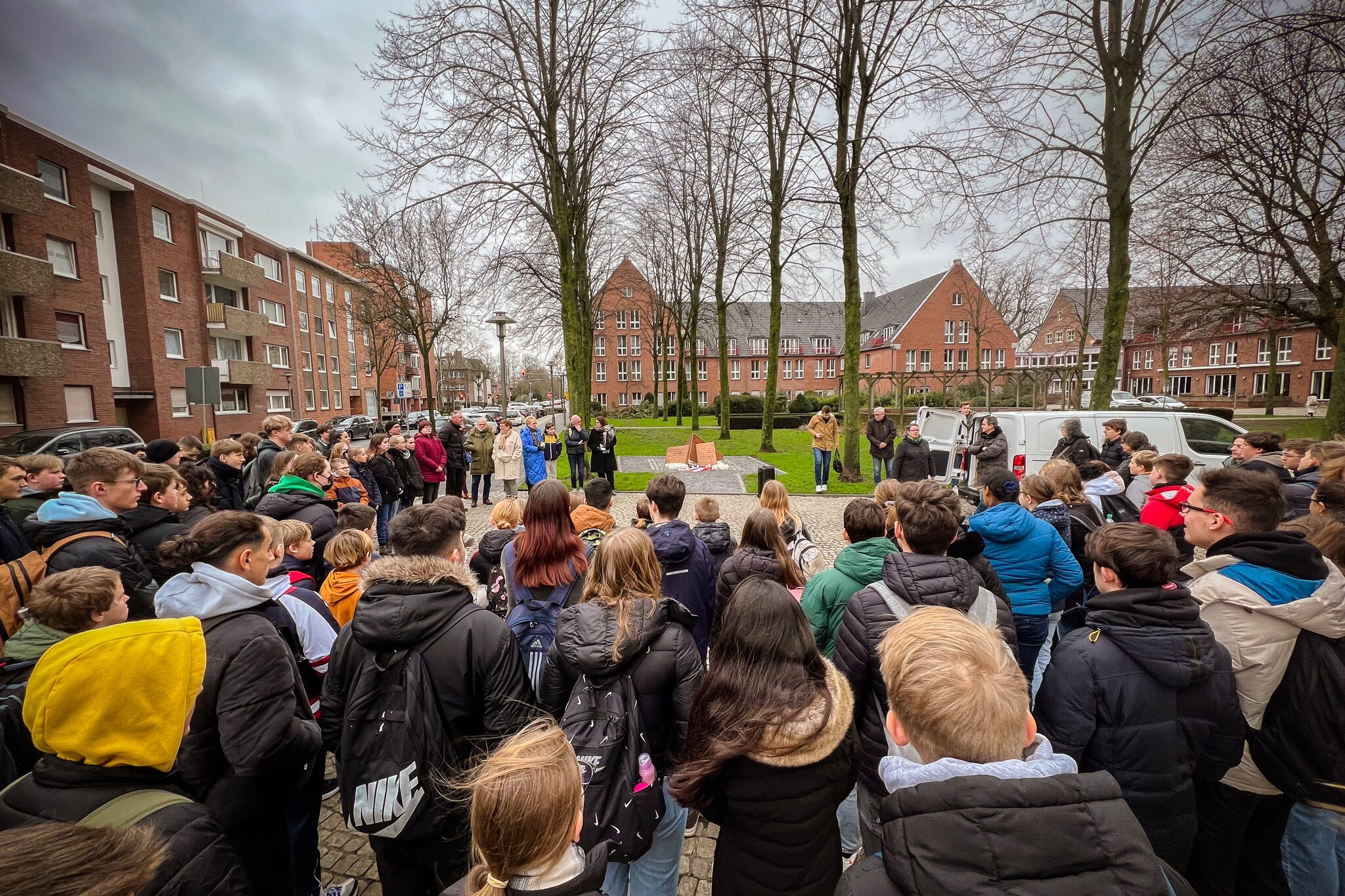Wir sagen: „Nein!“: Schülerinnen und Schüler der Gesamtschule Am ...