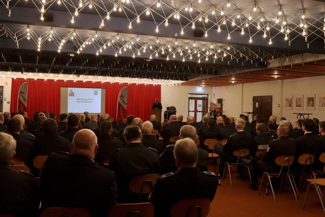 Kreisfeuerwehrverband Ennepe-Ruhr: Neuer Kreisdirektor Sebastian Arlt ...