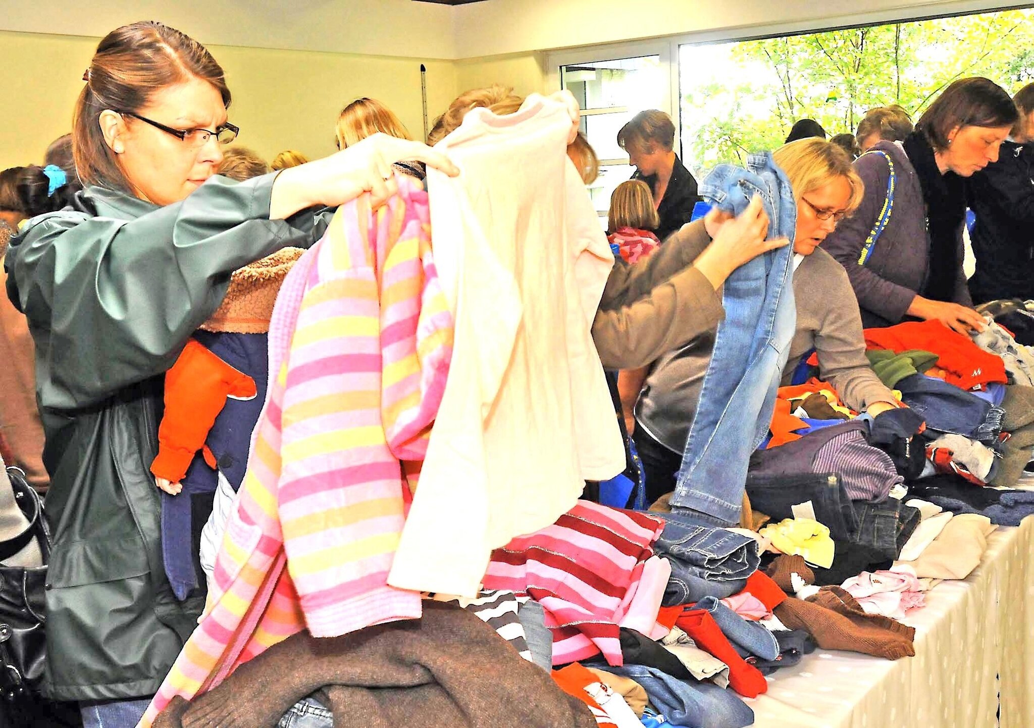 Kleiderbörse in Volkringhausen: Neues Hofstaatkleid gefällig? - Balve