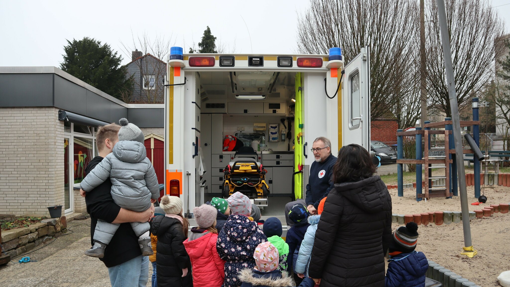 "Helfen ist ganz leicht": Notruf-Projektwoche in der AWO Kita Heven ...