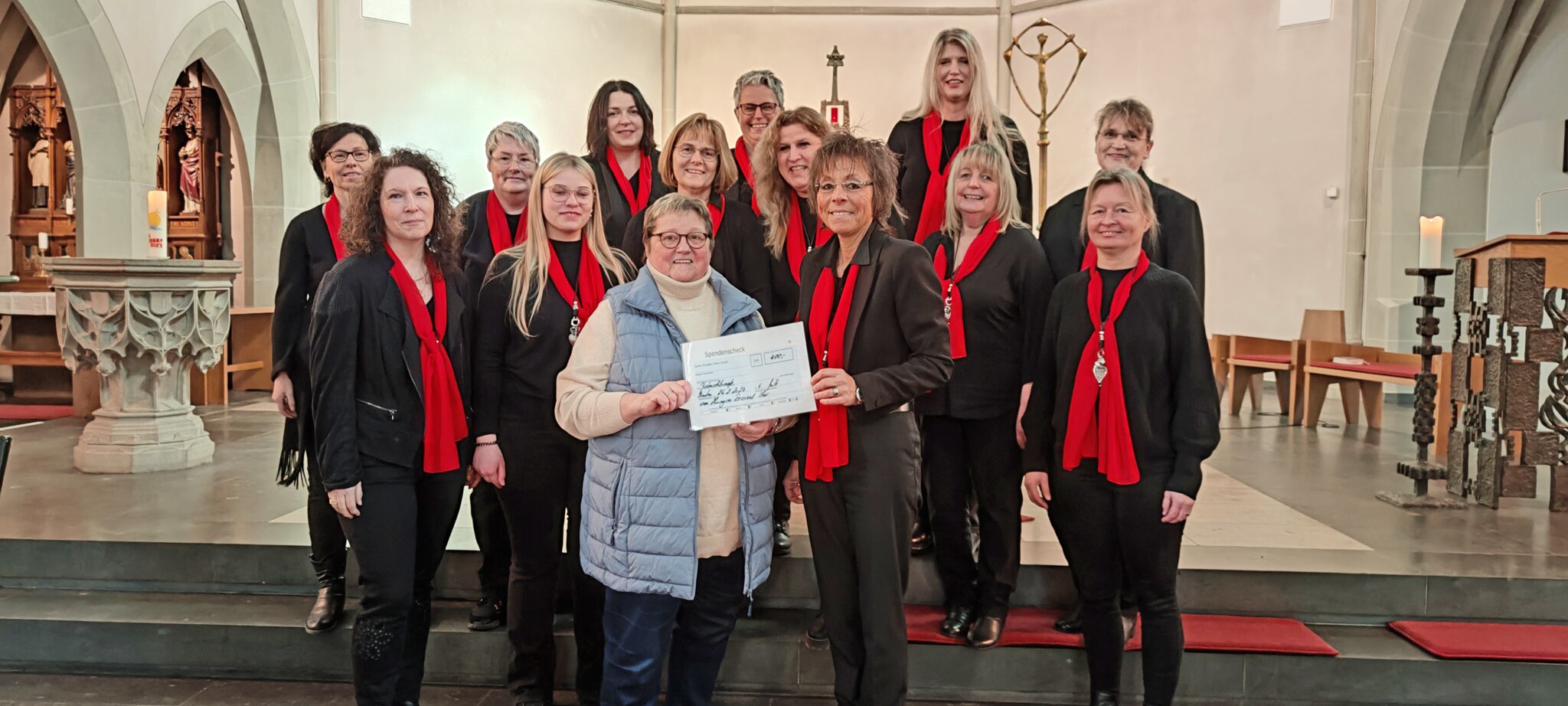 Trödelmarkt in der Hüingser Schützenhalle: Hüingser Revival Chor ...