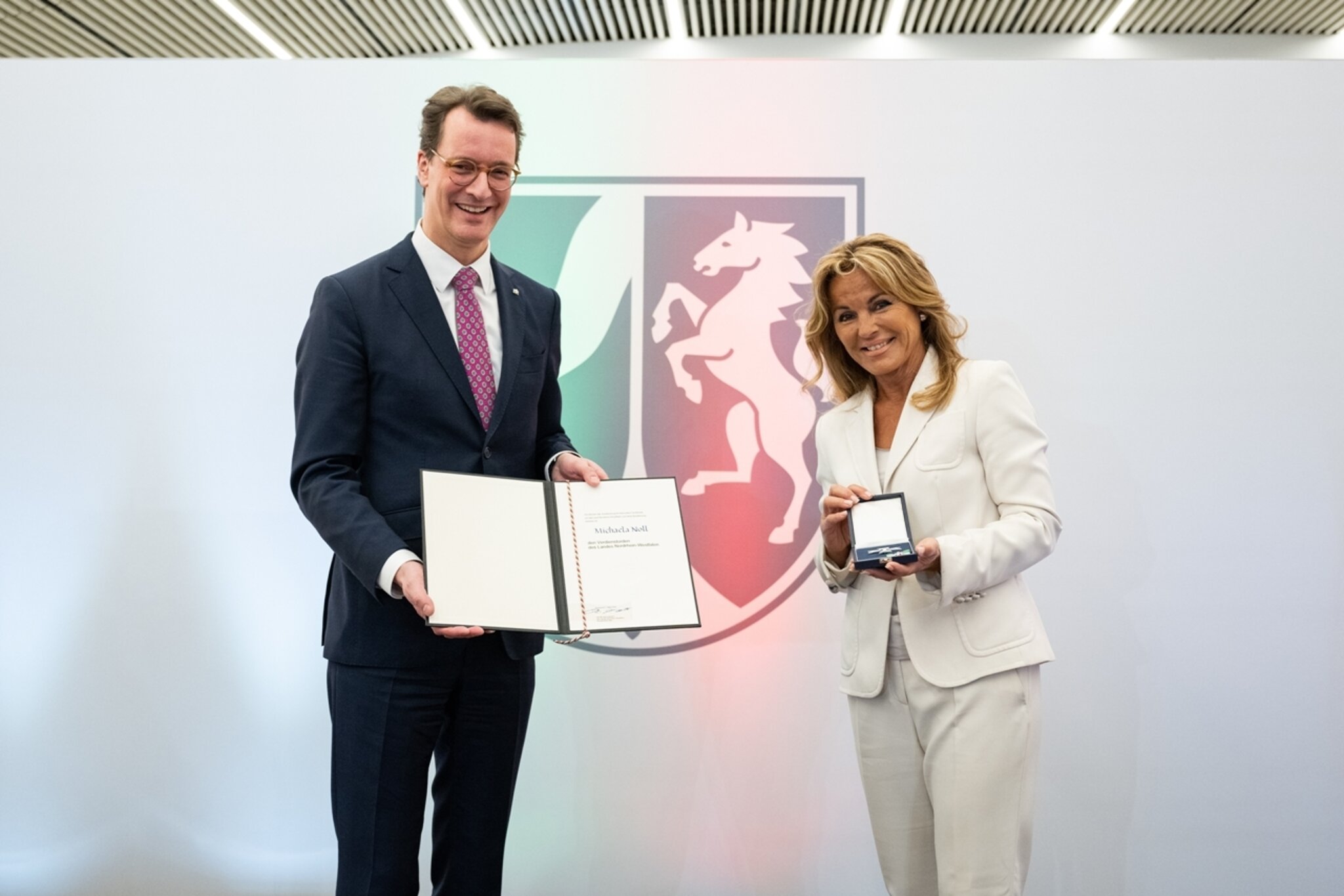 Land NRW: Michaela Noll aus Haan erhält den Landesverdienstorden - Hilden