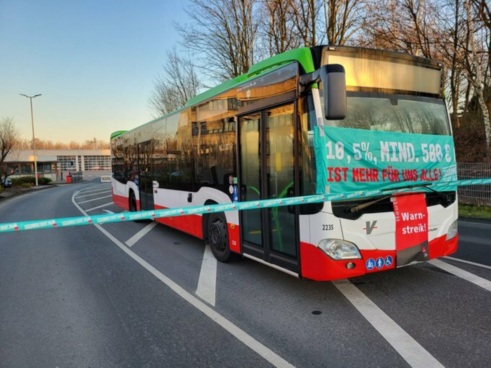 Busse der Vestischen bleiben in den Depots wegen Warnstreik - Marl