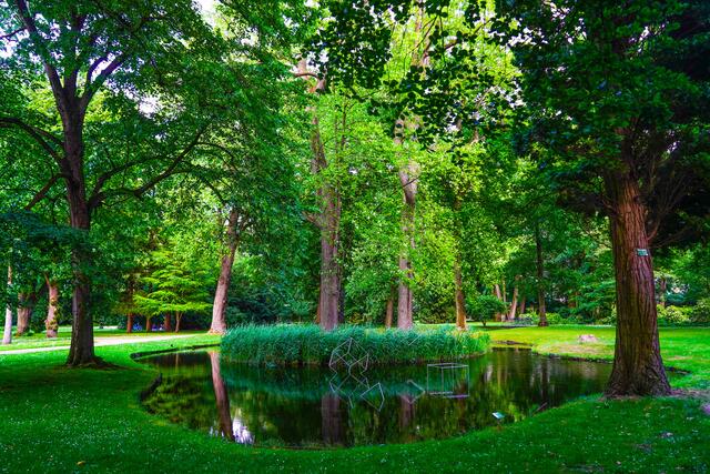 Jubiläum in den historischen Parkanlagen: Seit 30 Jahren Edelstahl ...