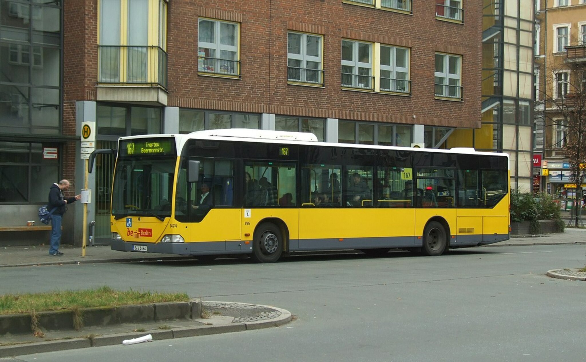 Versuchtes Tötungsdelikt in Bus, Frau mit Messer angegriffen - Marl