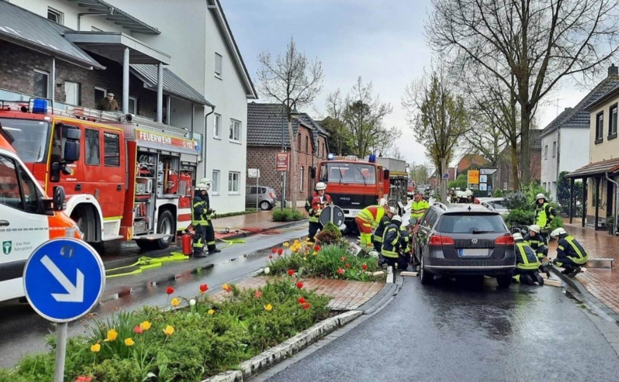 Rettungshubschrauber im Einsatz: Radfahrer bei Verkehrsunfall schwer verletzt - Hamminkeln