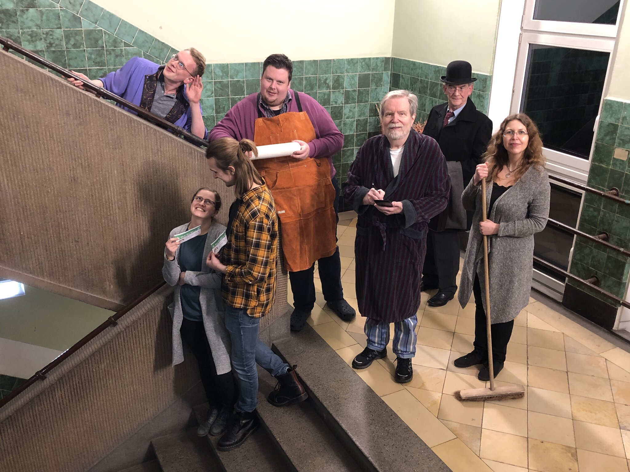 „Bühne 47“ inszeniert einen Klassiker neu: „Tratsch im Treppenhaus ...